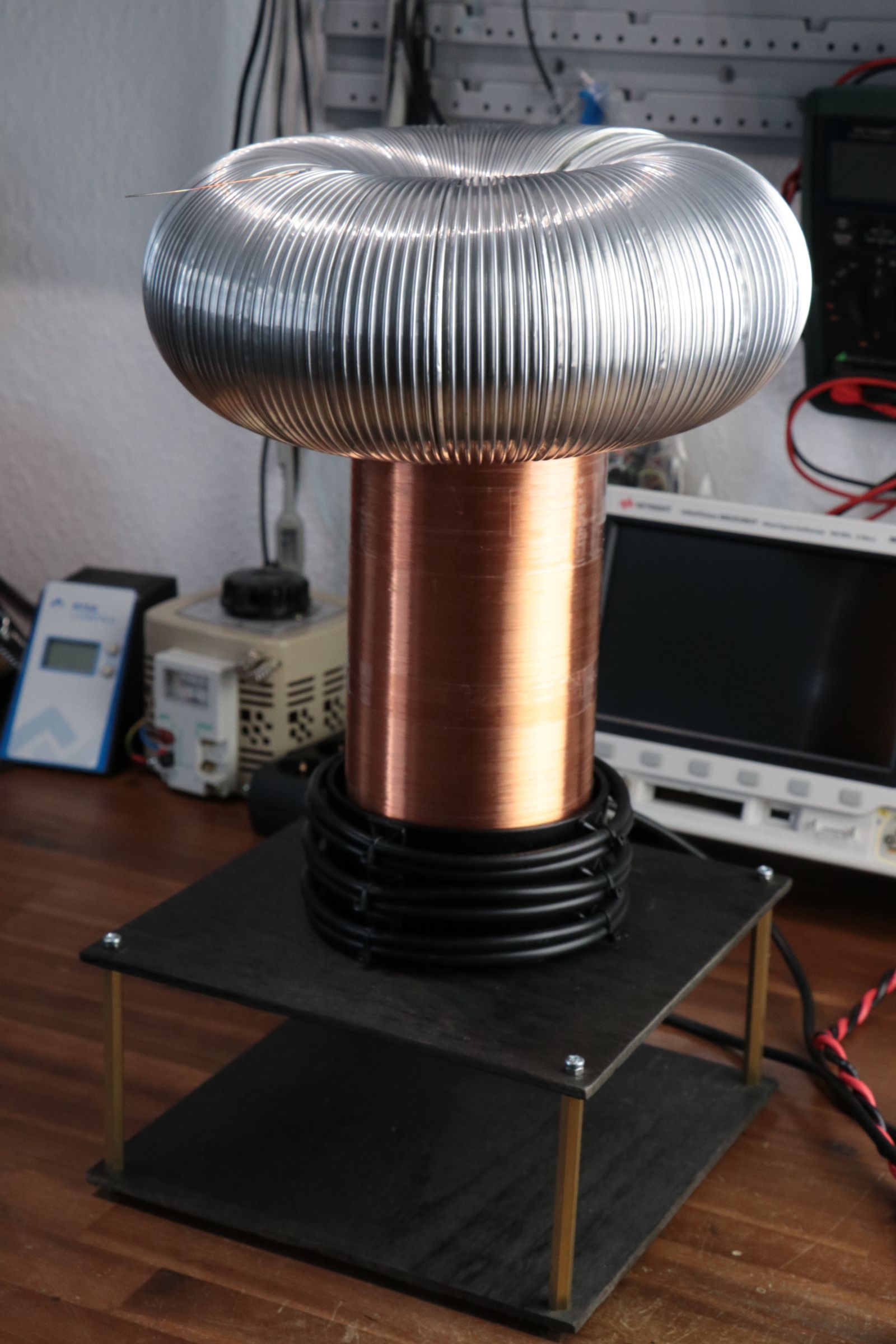 Make Your Own Tesla Coil : 5 Steps (with Pictures) - Instructables