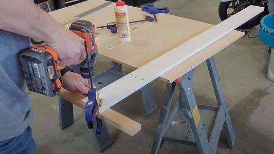Quick Cheap Circular Saw Guide Rail | Cheap Track Saw DIY! : 4 Steps ...