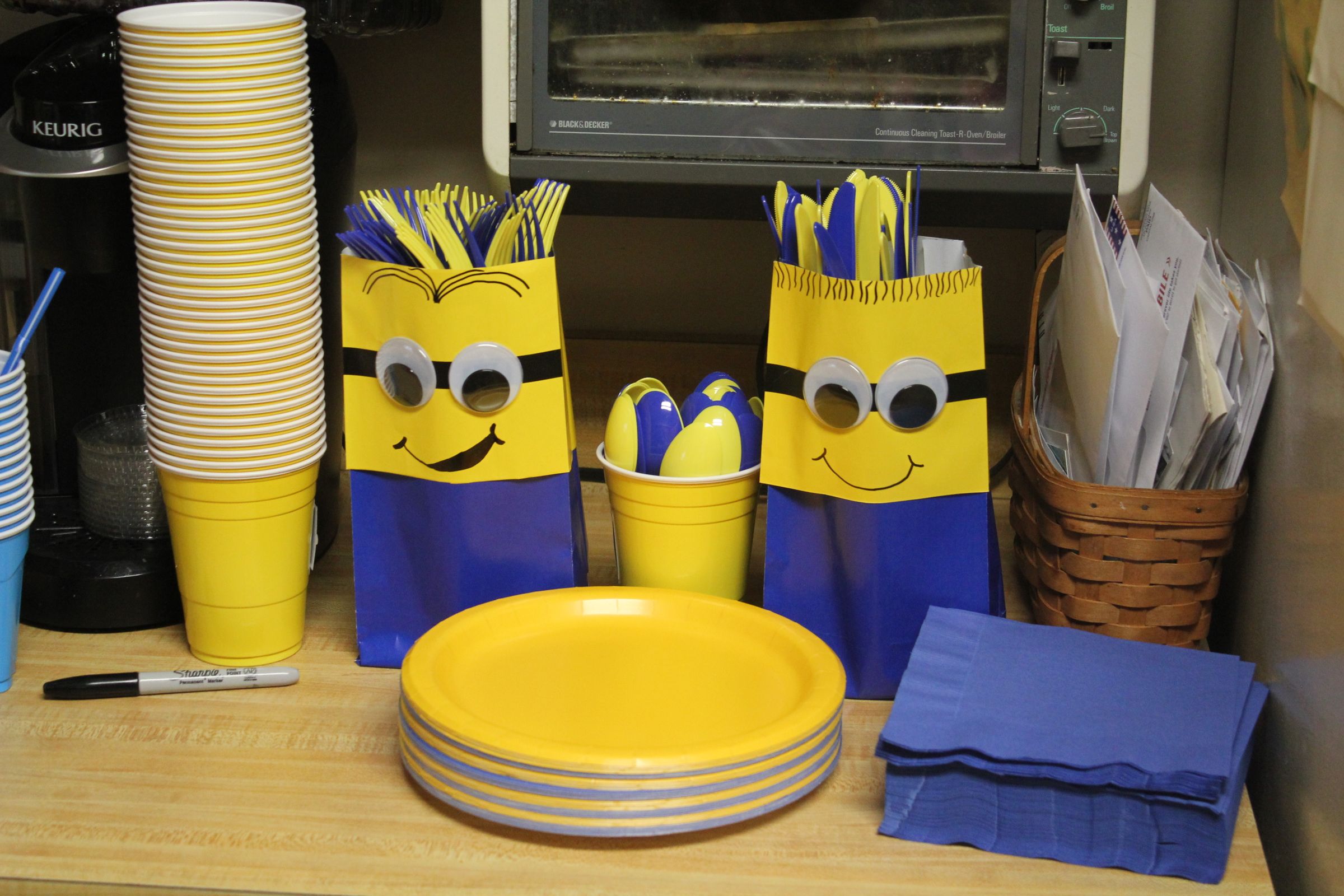 Minion Goodie Bags From Despicable Me : 8 Steps - Instructables