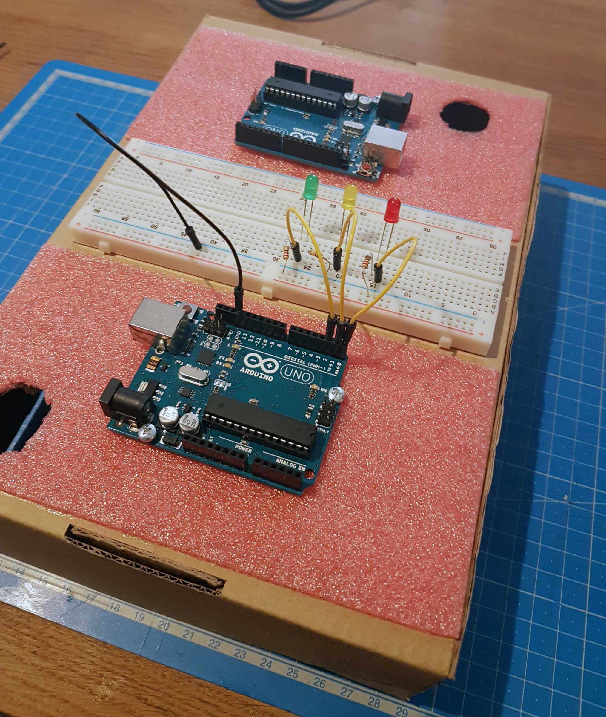 Electronic Foldable Prototyping Workbench : 4 Steps (with Pictures ...