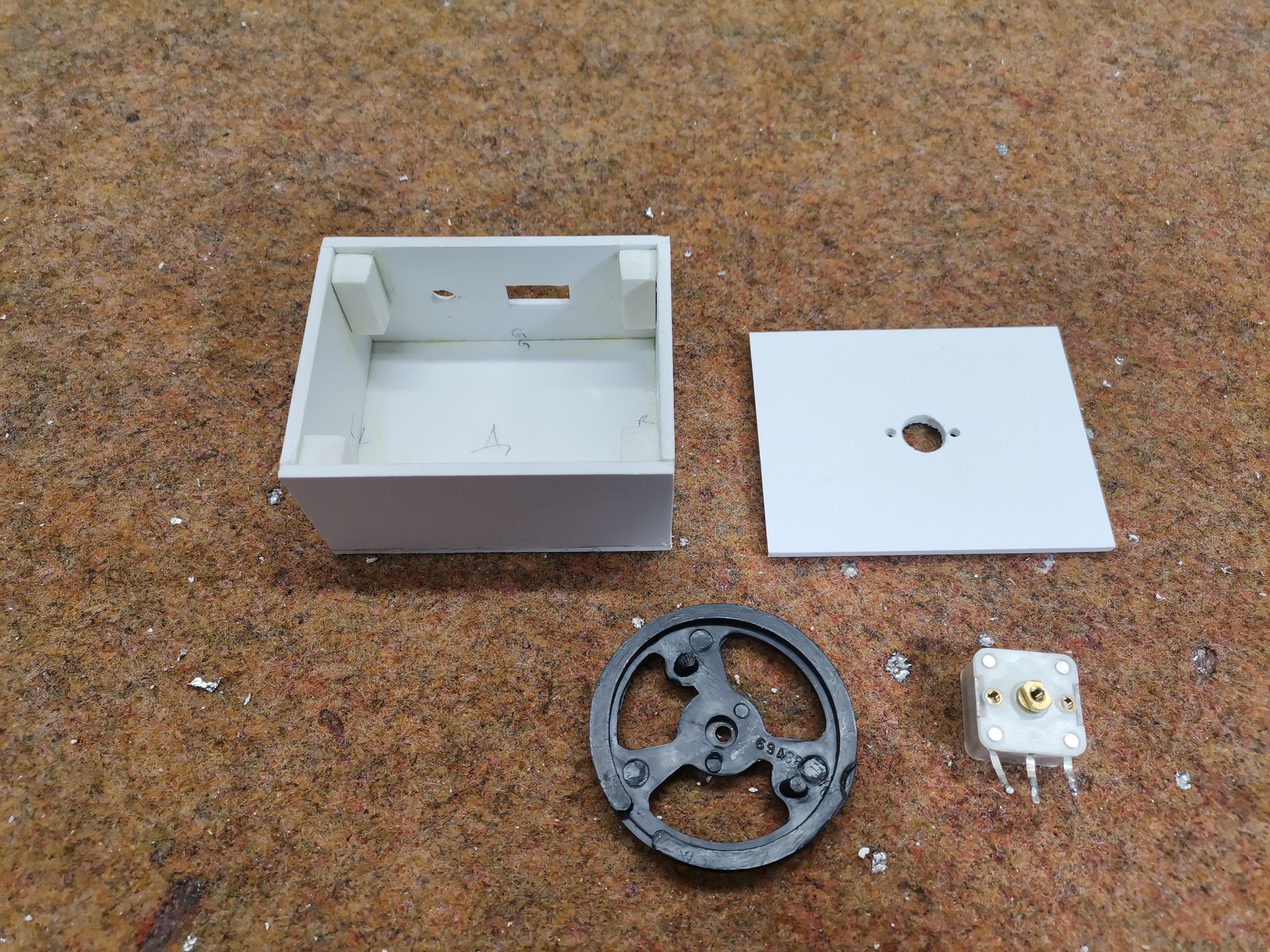 DIY Super Simple Sensitive Metal Detector : 3 Steps (with Pictures ...