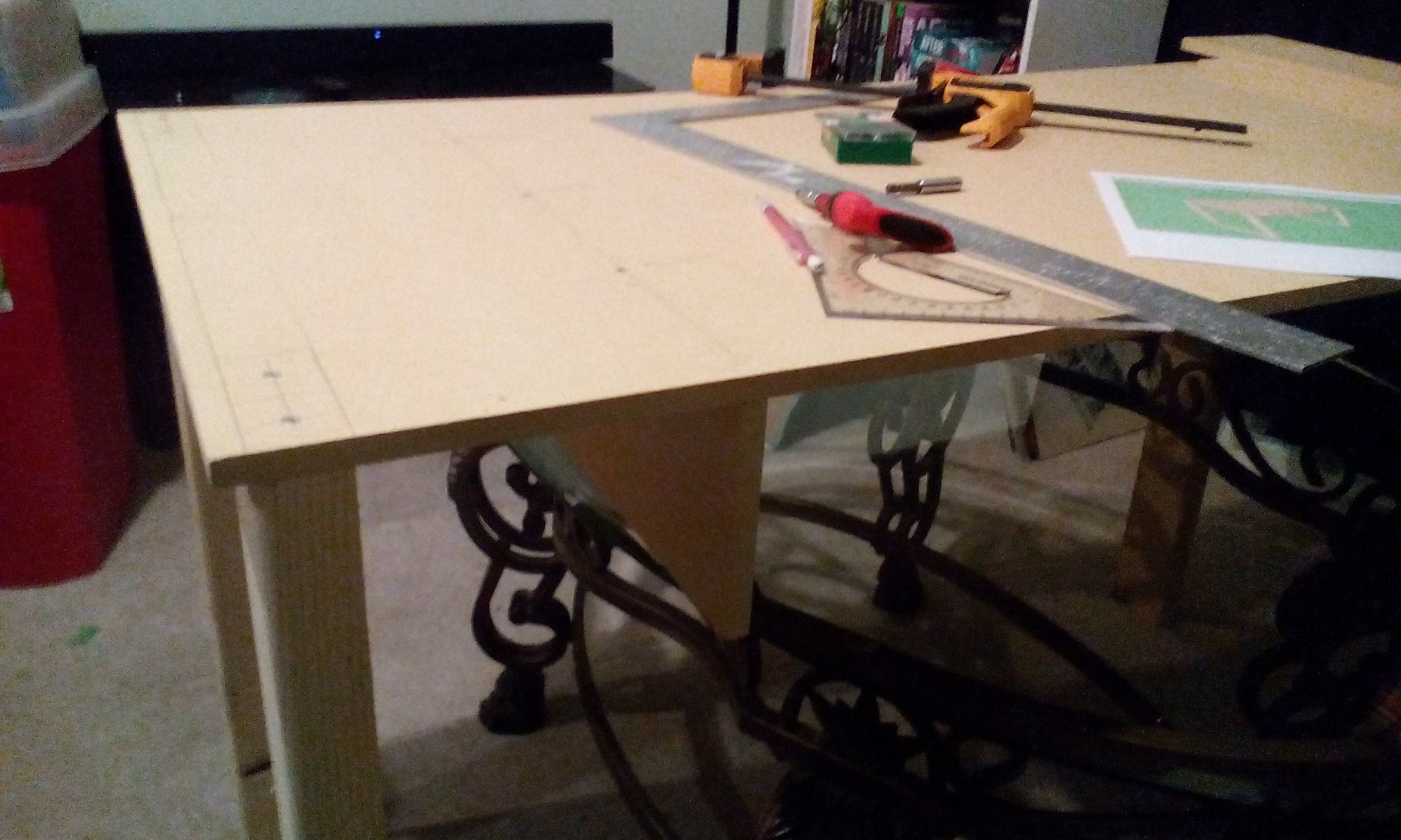 Simple 2' X 4' Computer Desk : 6 Steps (with Pictures) - Instructables