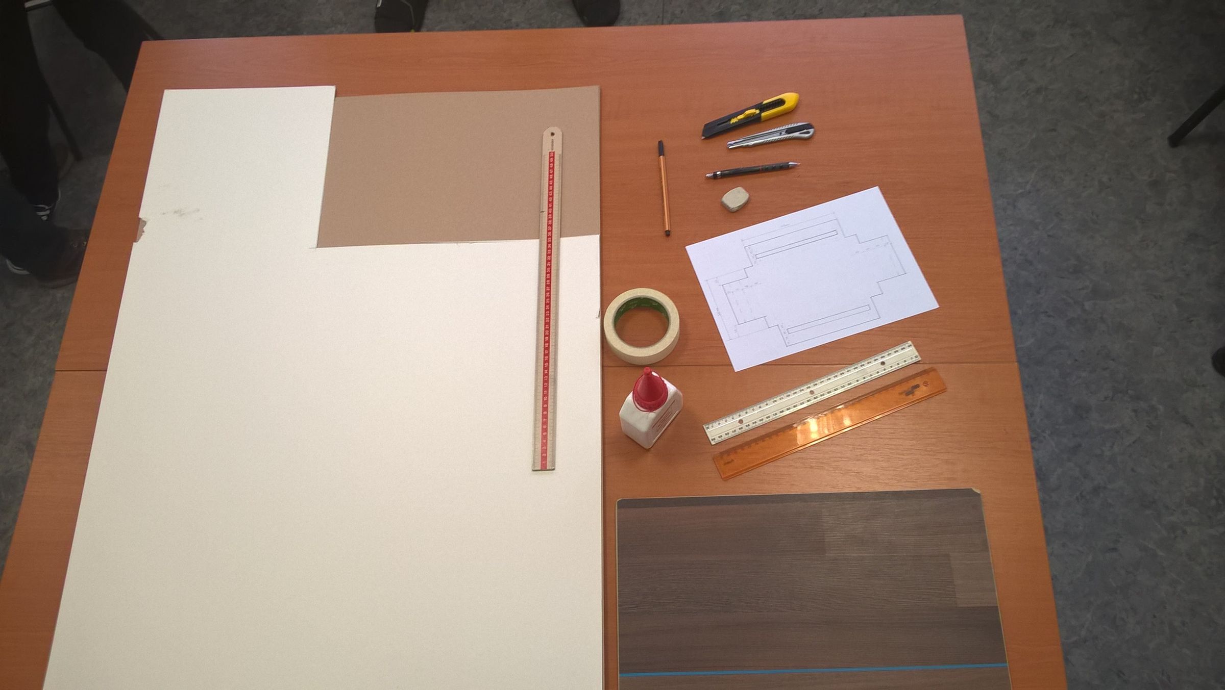 Cardboard Laptop Desk : 9 Steps (with Pictures) - Instructables
