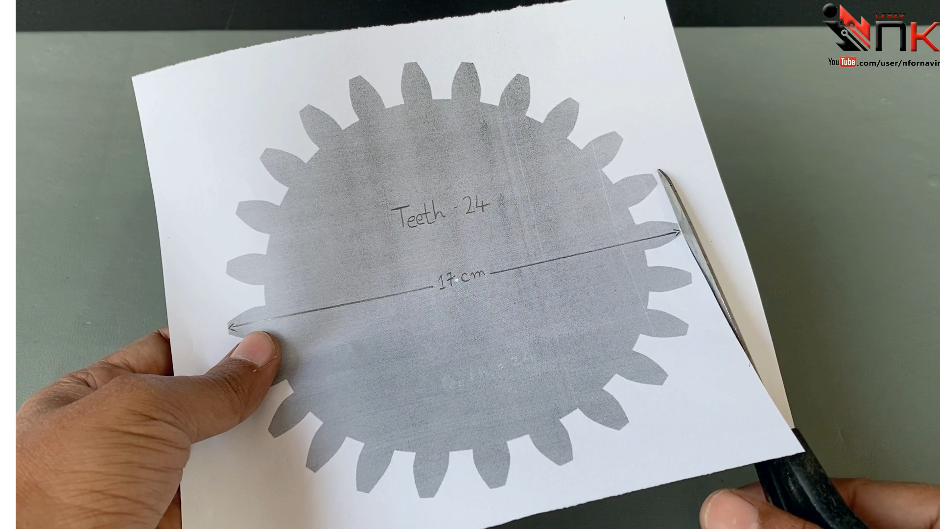 How to Make a Magical Rotating Open / Closed Sign Board : 12 Steps ...
