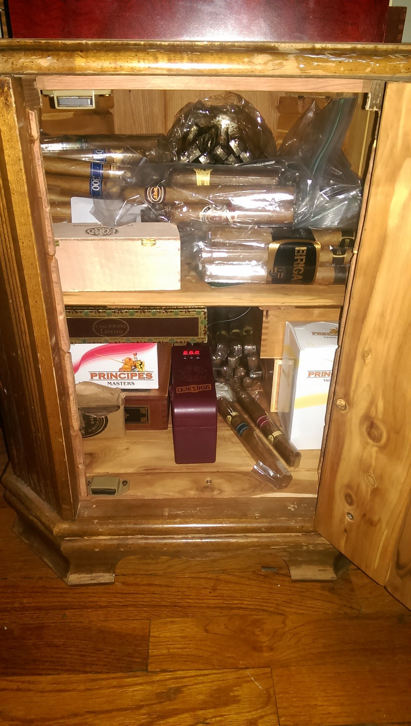 Turn an Old End Table Into a Cigar Humidor : 5 Steps (with Pictures ...