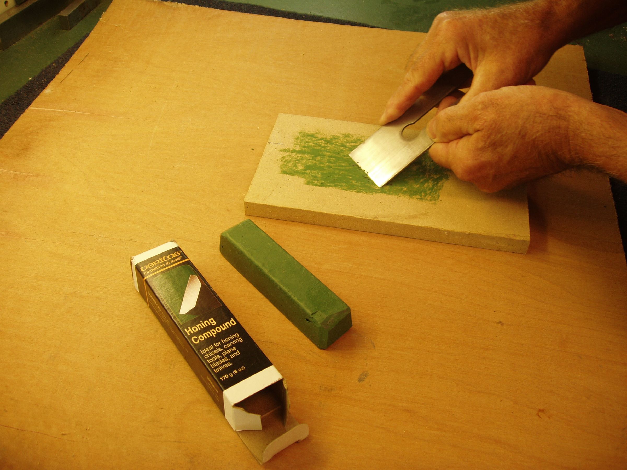 How to Sharpen Your Woodworking Tools With Sandpaper : 9 Steps ...