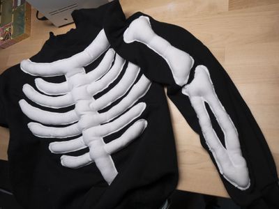 Skeleton Sweatsuit Halloween Costume : 7 Steps (with Pictures ...