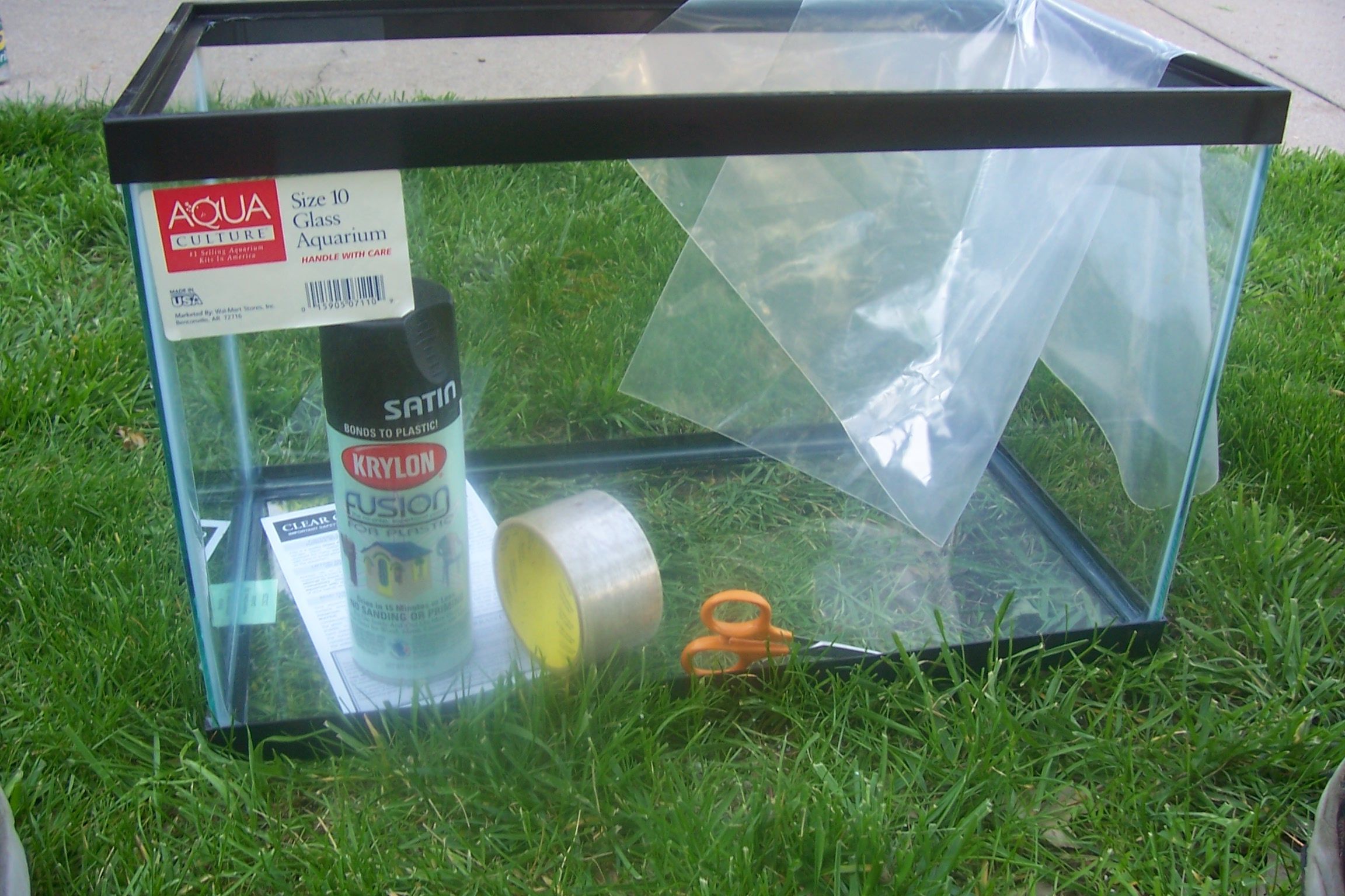 Spraypaint Aquarium Backgrorund : 6 Steps - Instructables