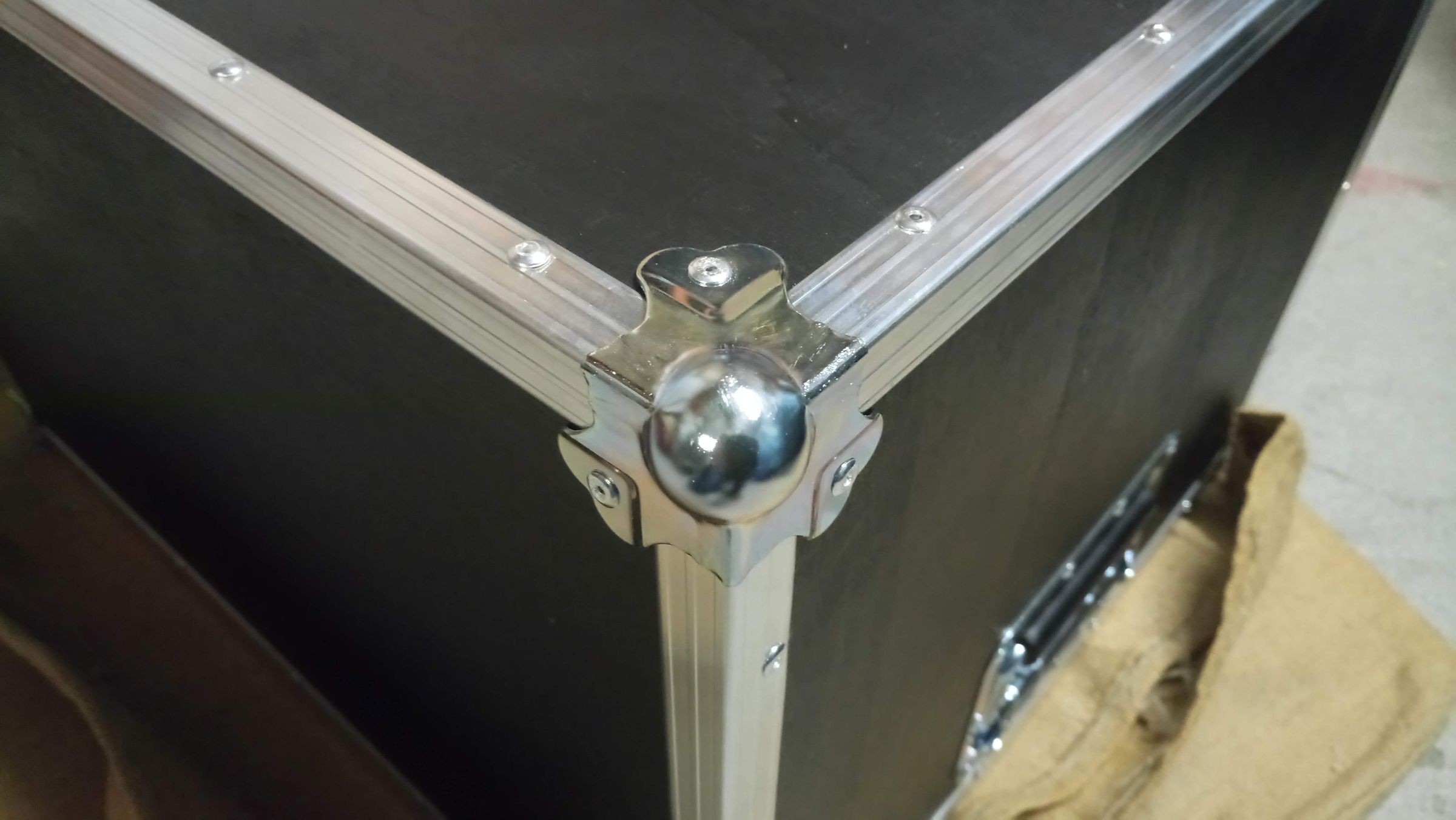 Making of a DIY Flightcase : 9 Steps (with Pictures) - Instructables