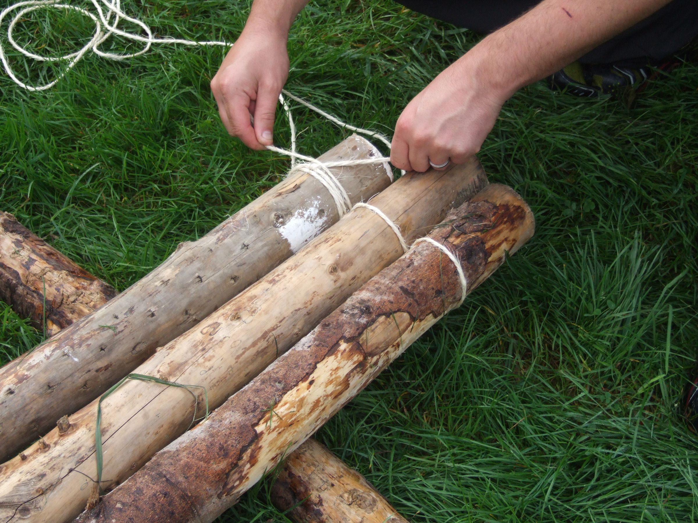 Figure of 8 Lashing (Tripod Lashing) : 6 Steps - Instructables