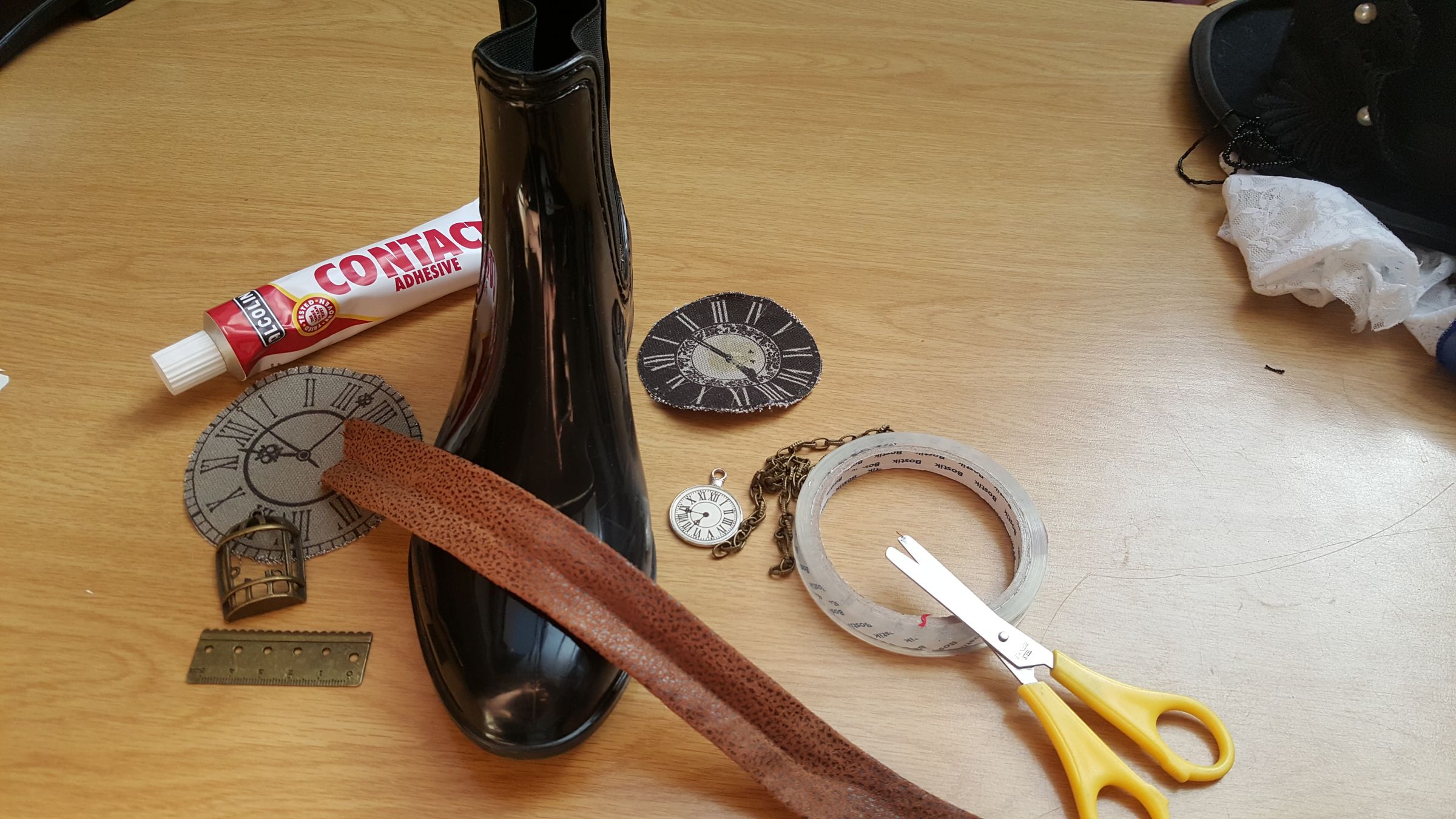 Temporary Makeover Shoes Using Tape : 6 Steps - Instructables