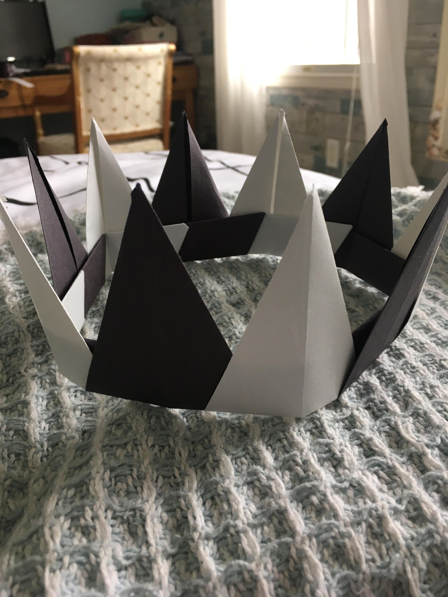 How to Make a Paper Crown : 11 Steps (with Pictures) - Instructables