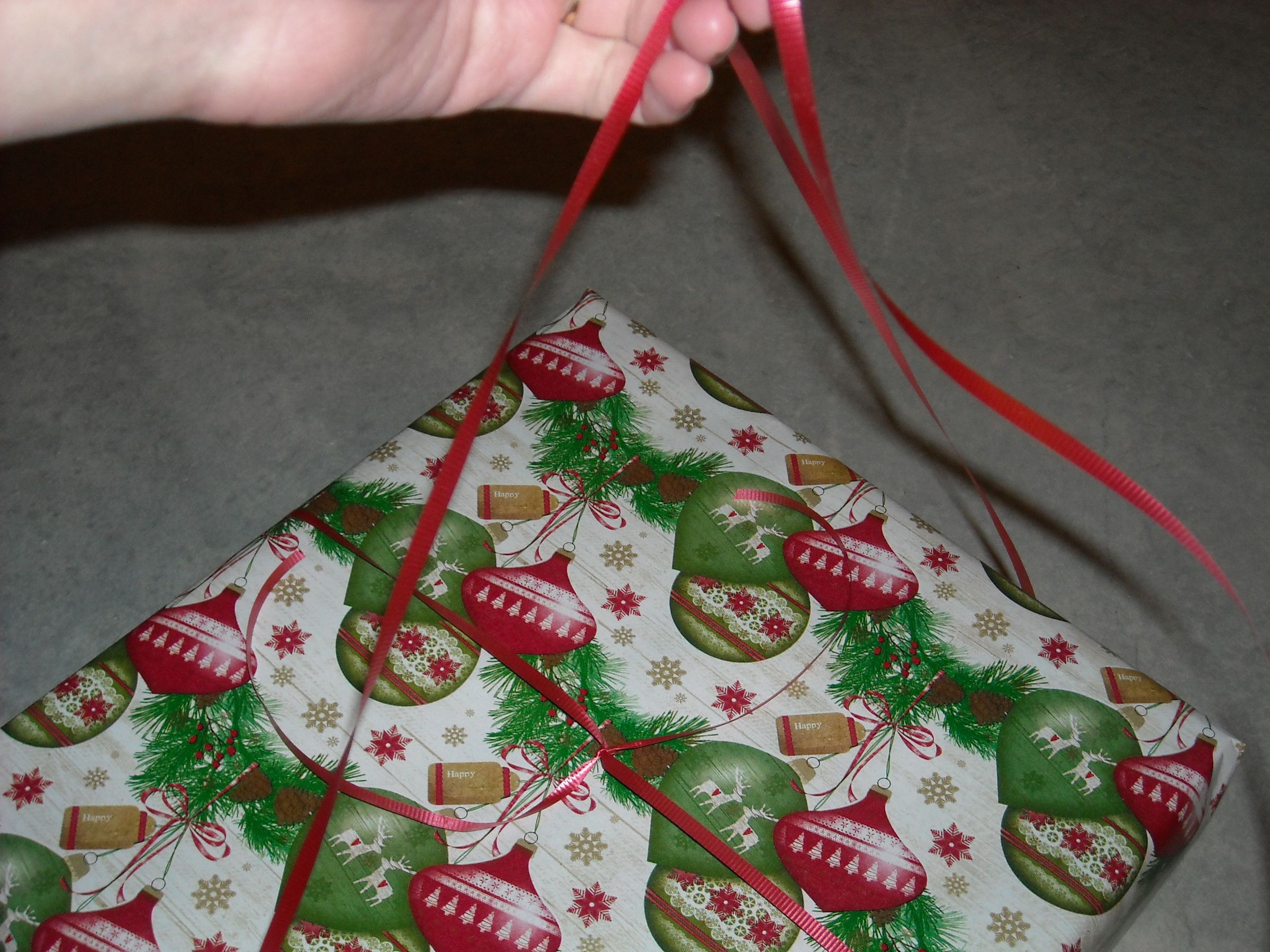 How to Wrap a Rectangular Gift : 8 Steps - Instructables