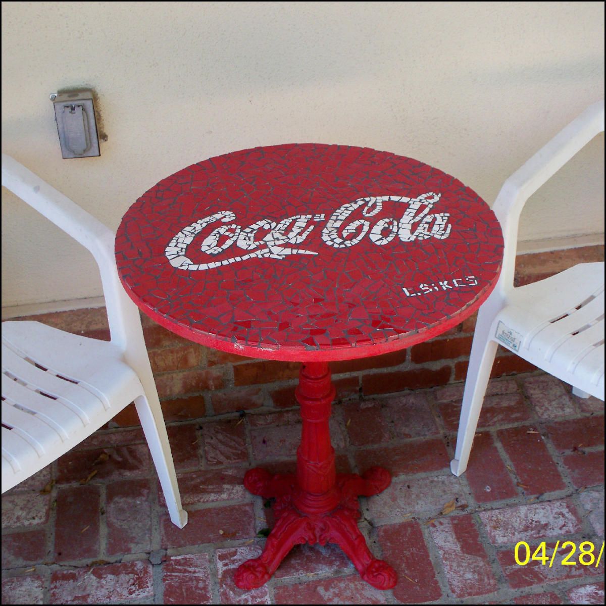 Make a Coca Cola Mosaic Table : 17 Steps (with Pictures) - Instructables