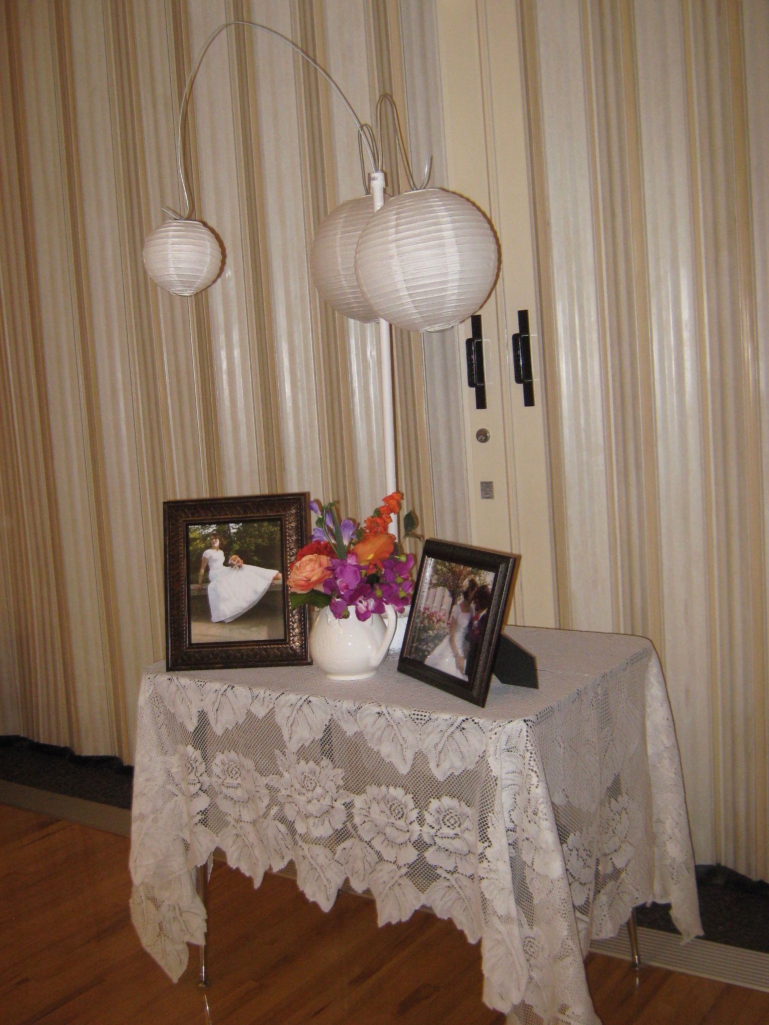 Freestanding Paper Lantern Table Decorations : 3 Steps - Instructables