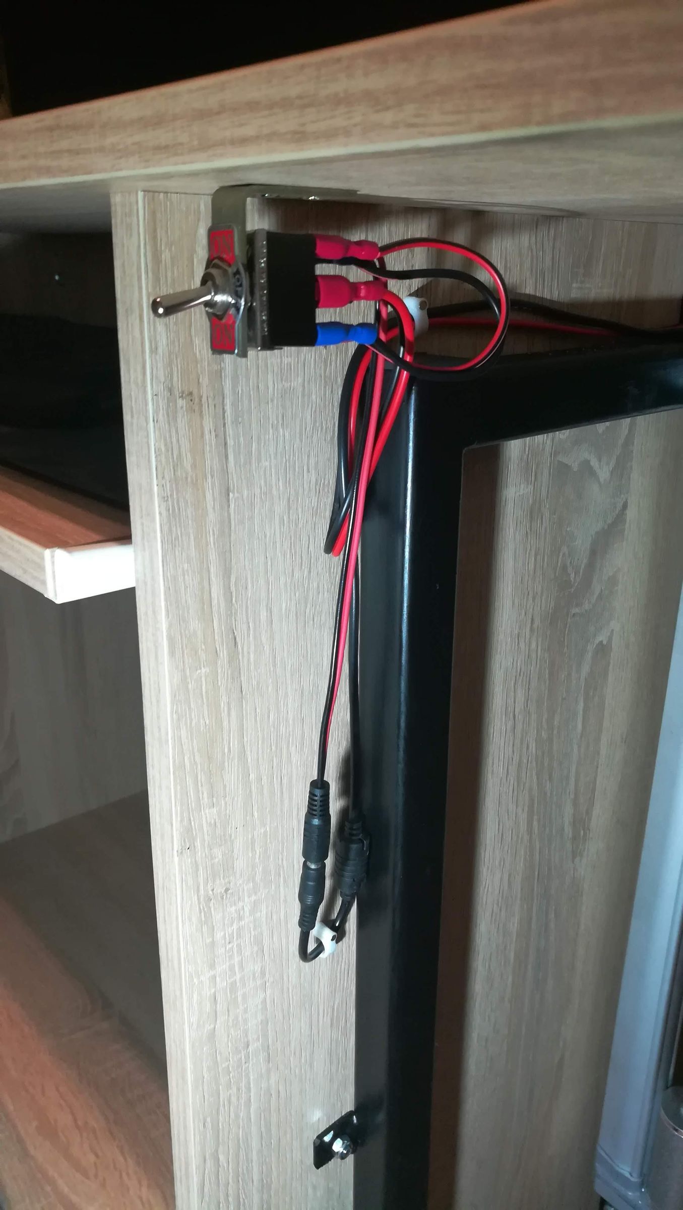 DIY Height Adjustable Standing Desks : 4 Steps (with Pictures ...