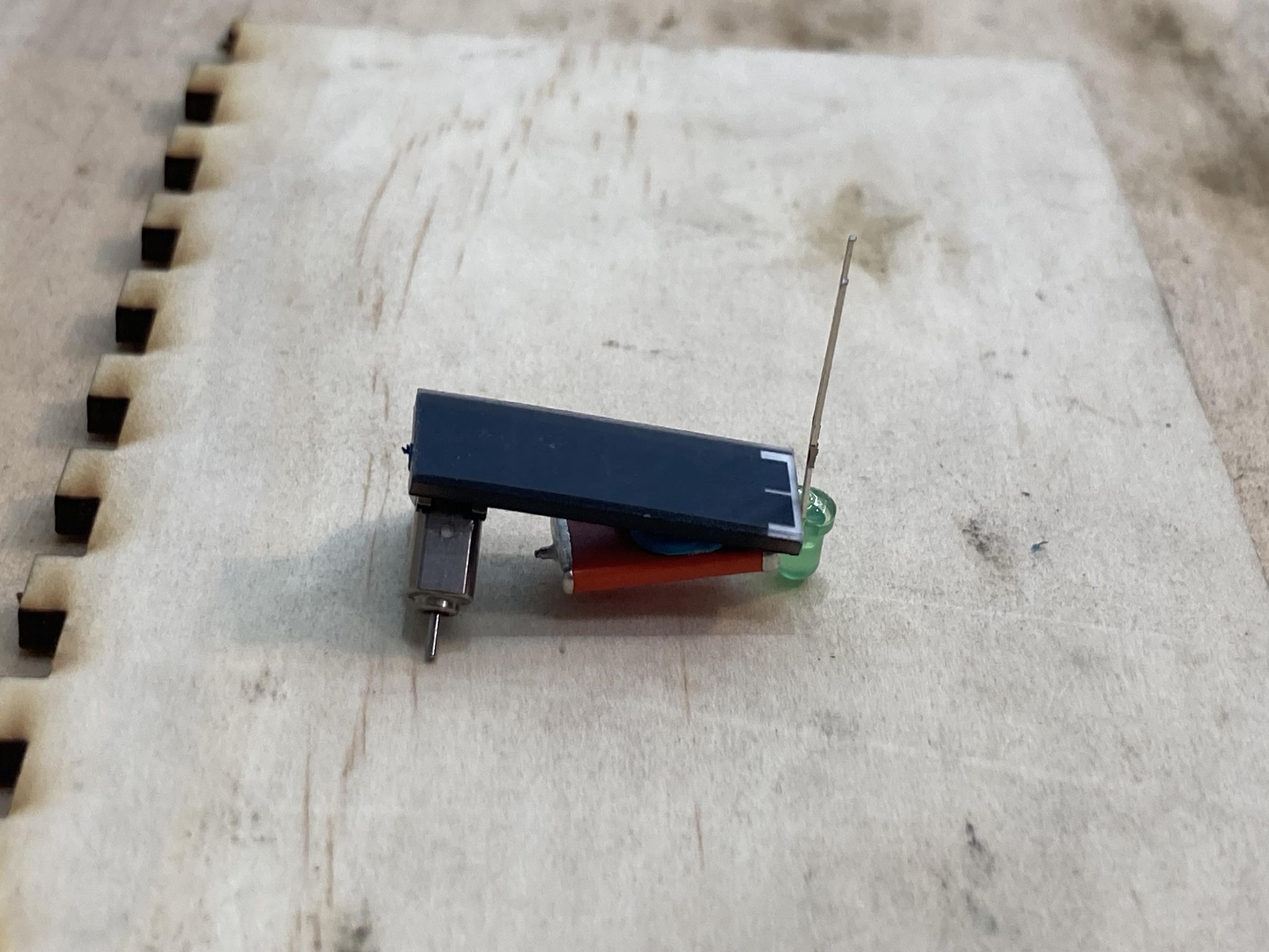 Tiny, Solar Powered, Light Seeking BEAM Bot (Mini Photopopper) : 18 ...