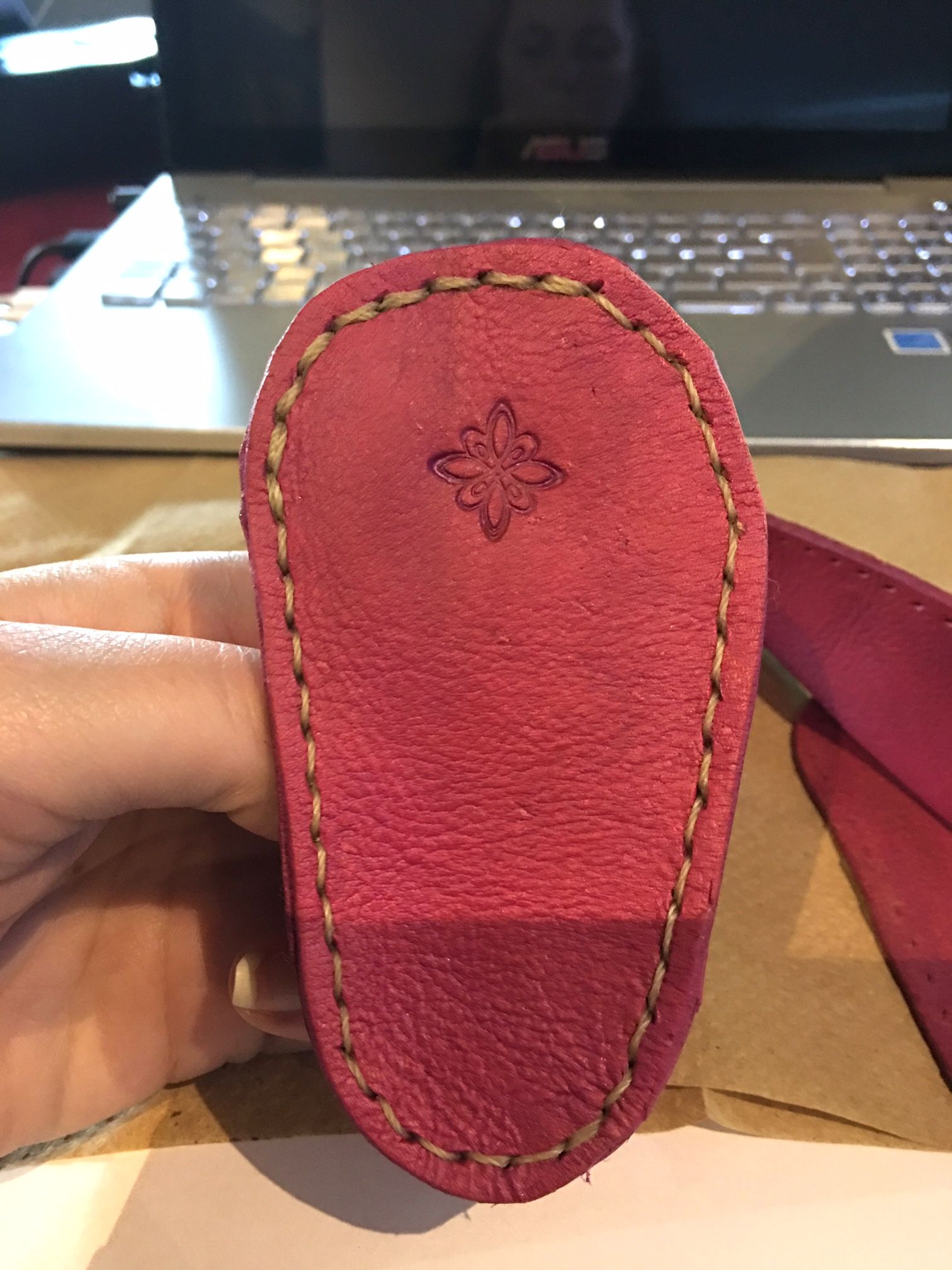 How to Do a Straight Stitch in Traditional Leatherworking : 6 Steps ...