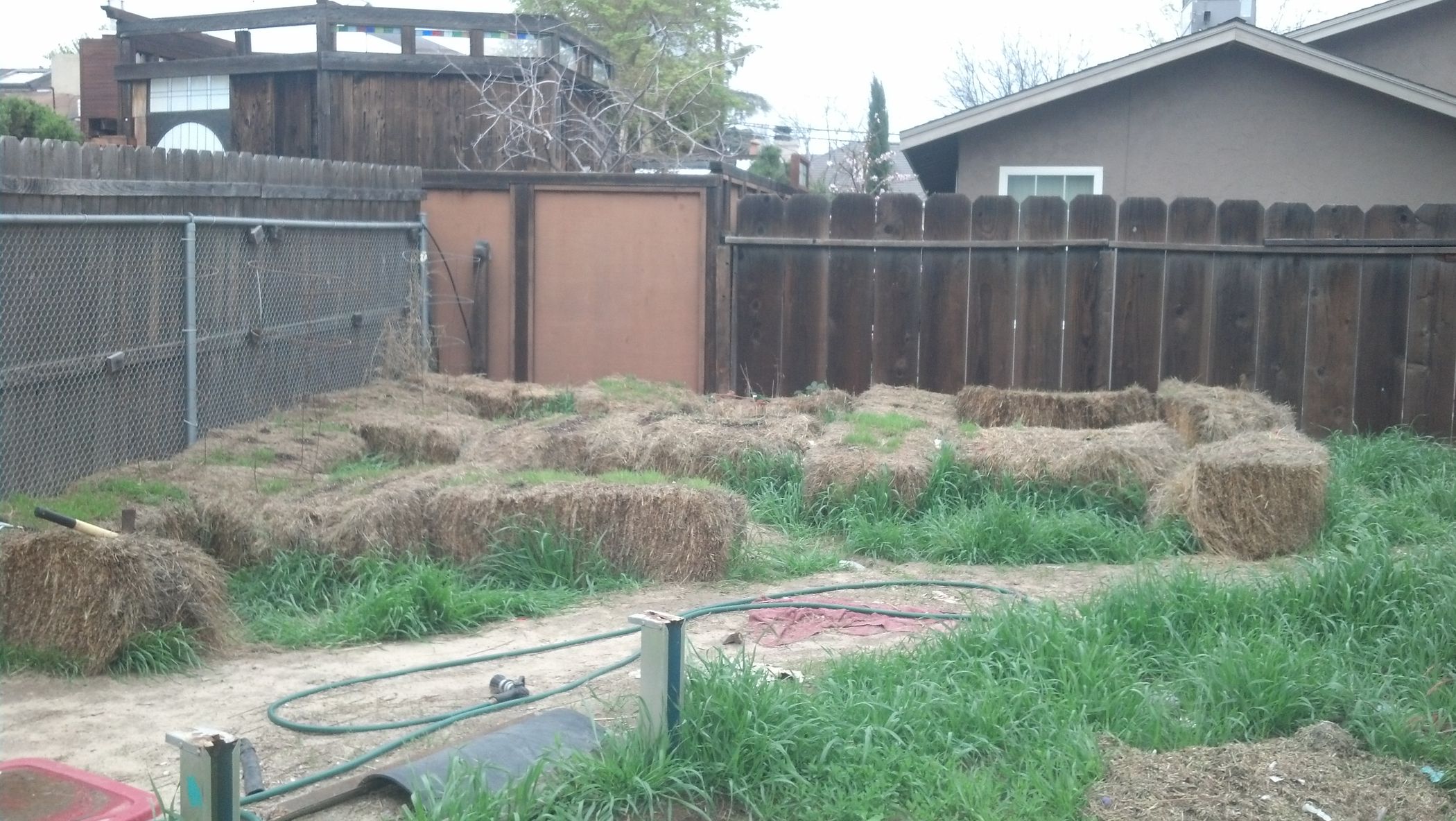 Hay Bale Gardening : 8 Steps - Instructables
