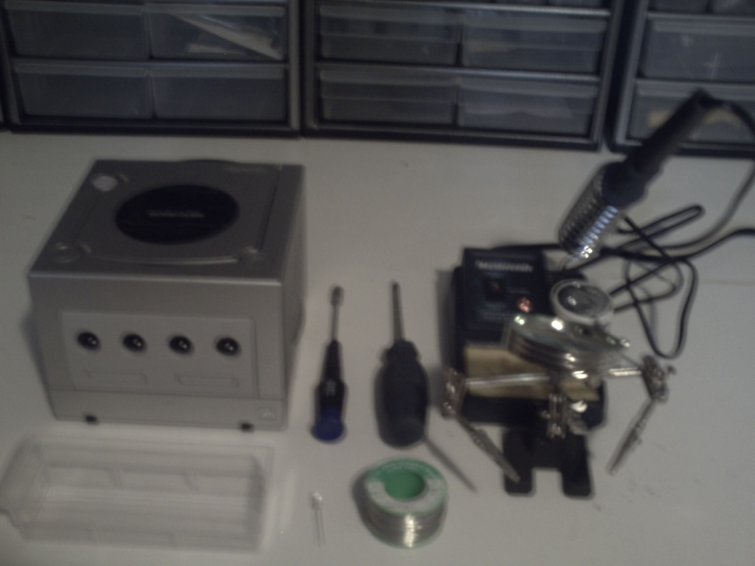 How to Replace the Power Light in Your Nintendo Gamecube : 6 Steps ...