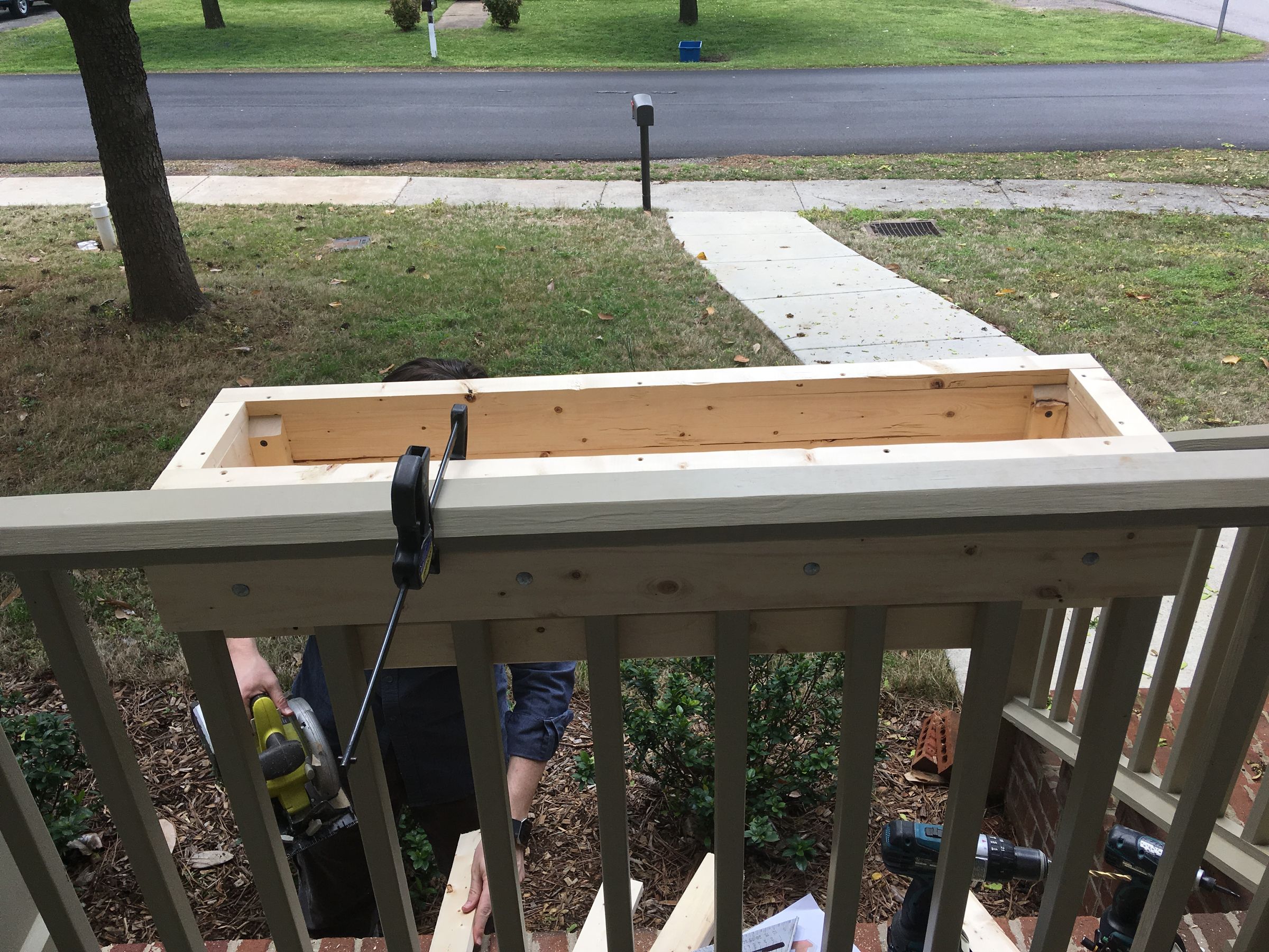 Simple Rail-Clamped Planter Box : 19 Steps (with Pictures) - Instructables
