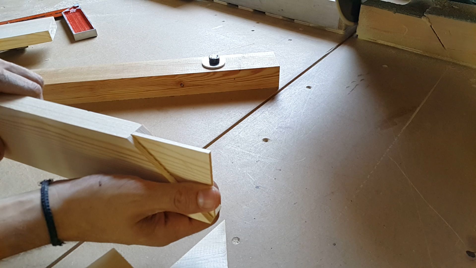 Mitre Bridle Joint for Picture Frames : 9 Steps (with Pictures ...