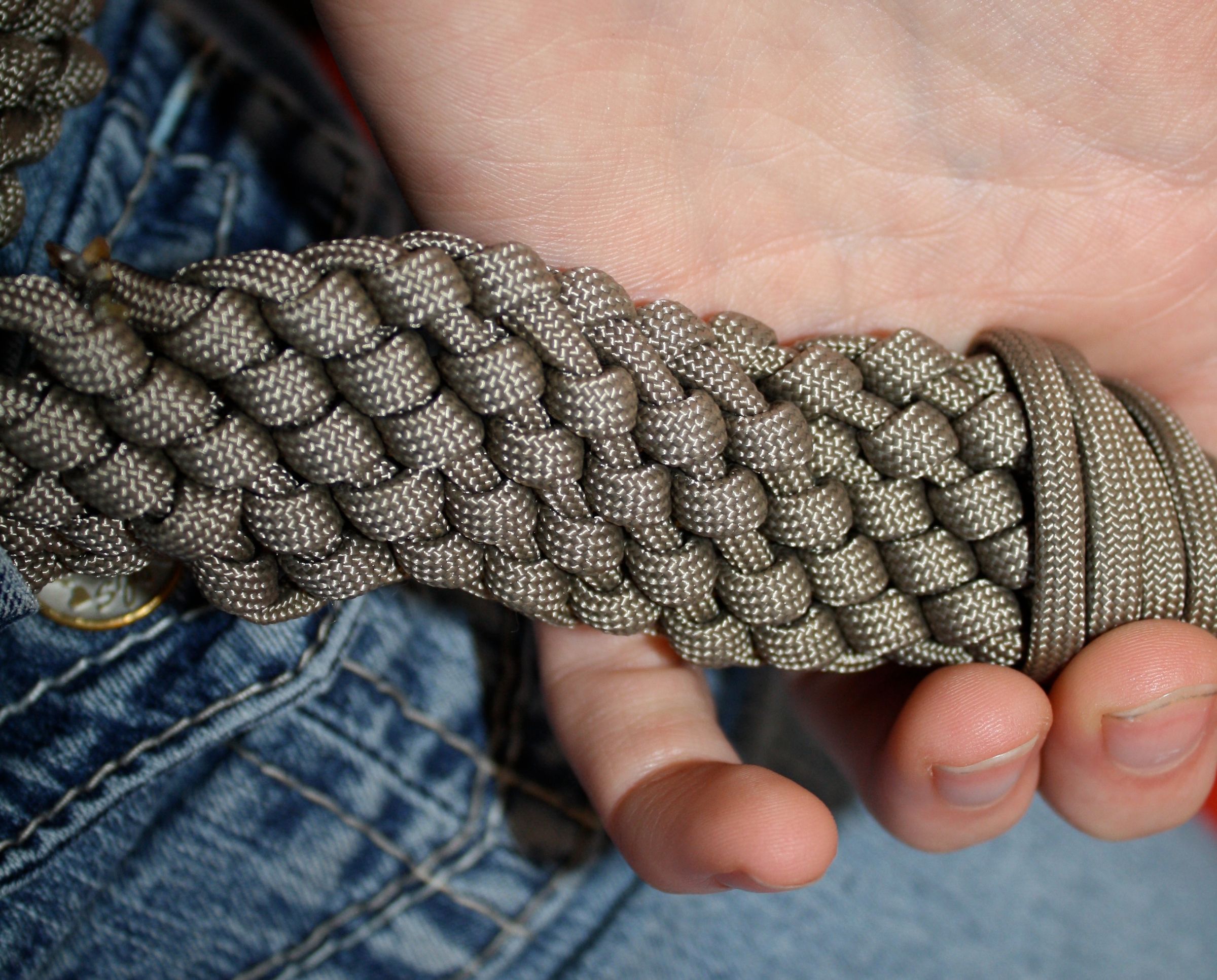 Easy Woven Paracord Belt : 6 Steps (with Pictures) - Instructables