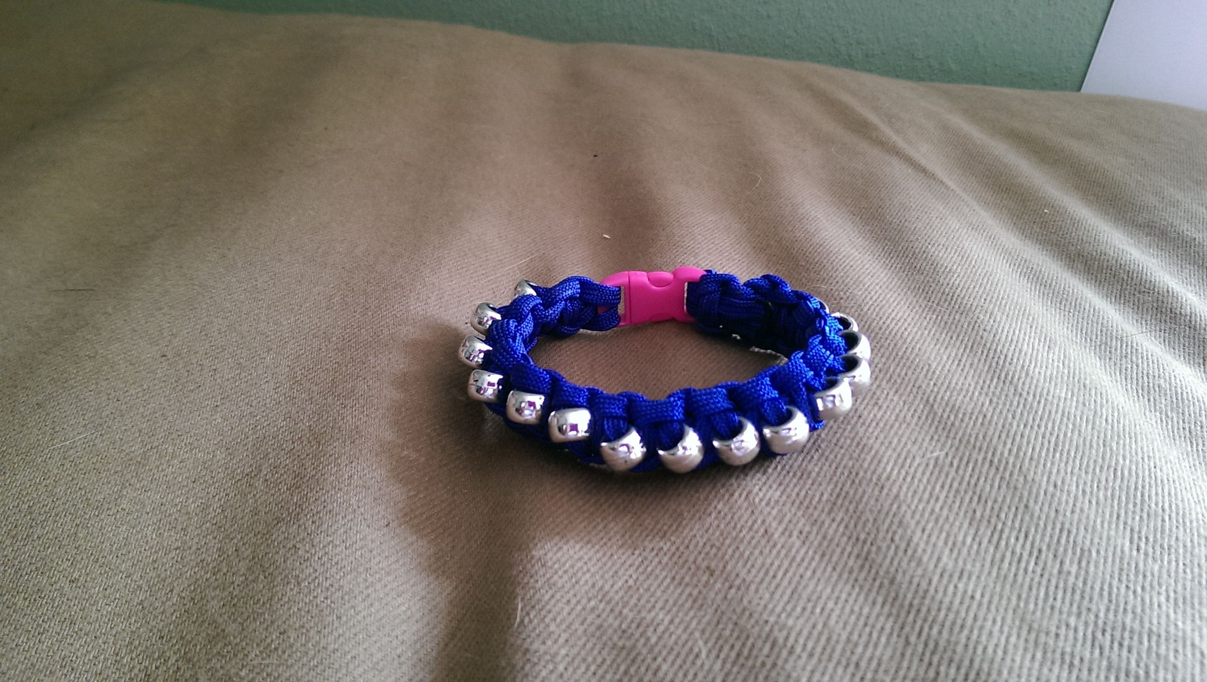 Beaded Paracord Bracelet : 7 Steps - Instructables