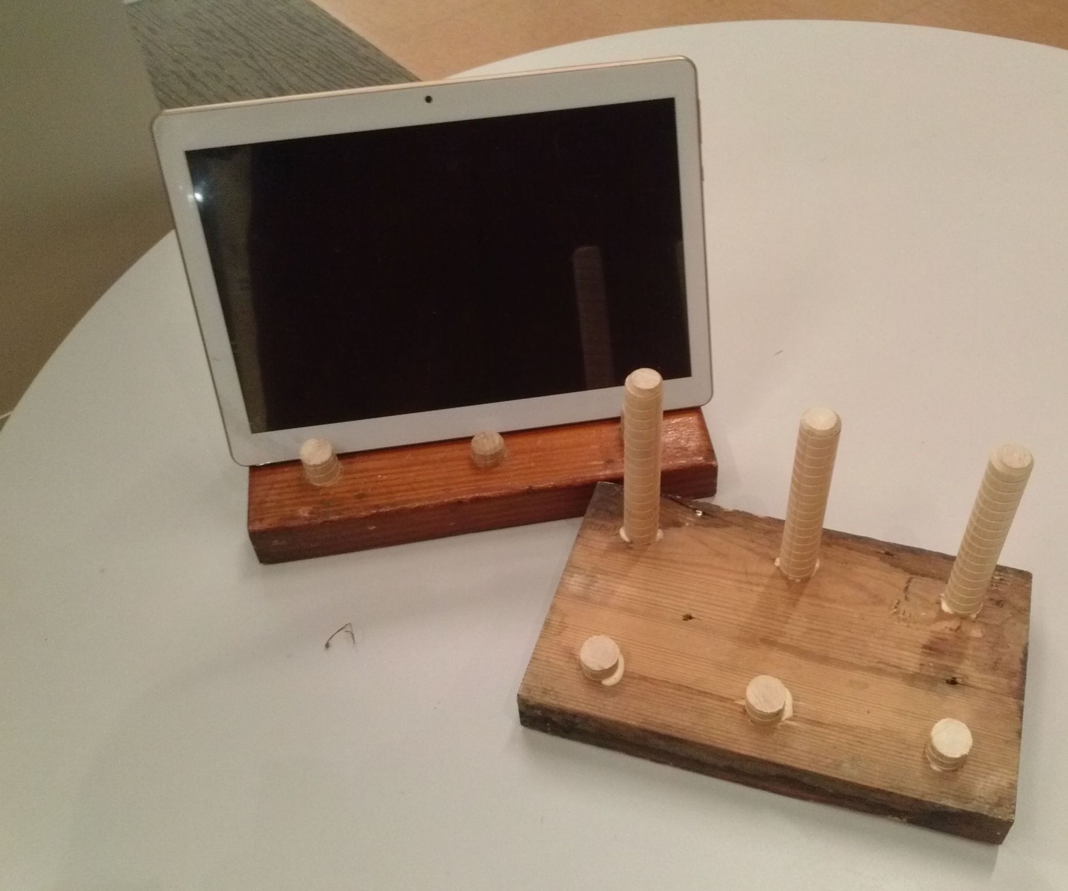 Dowel Peg Tablet Stand : 6 Steps (with Pictures) - Instructables