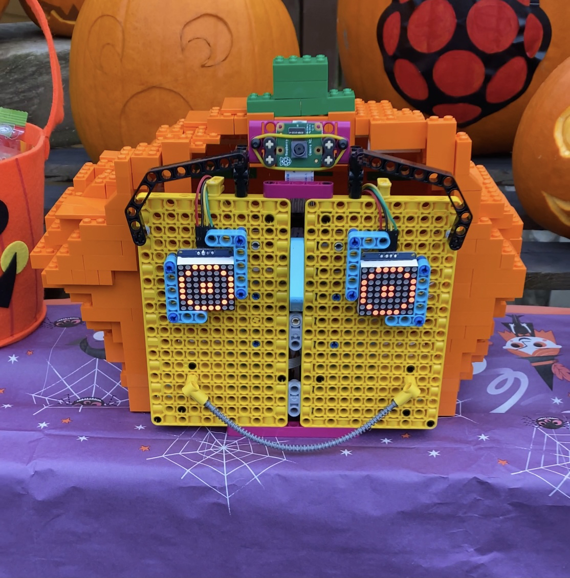 A LEGO® Robot Pumpkin : 5 Steps (with Pictures) - Instructables