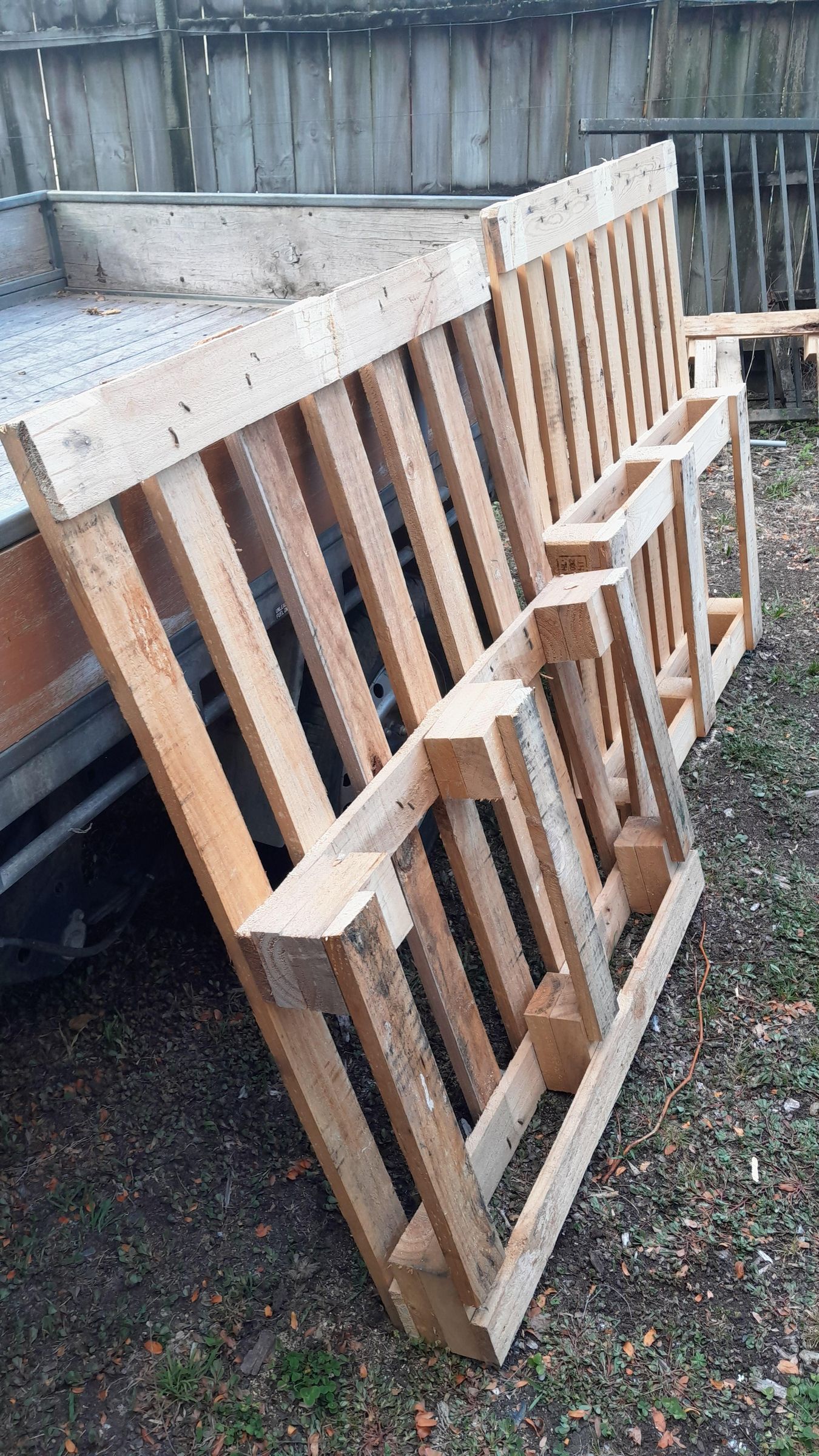 DIY Pallet and Chainsaw Mulching Rack - for Easy Vegetation Shredding ...