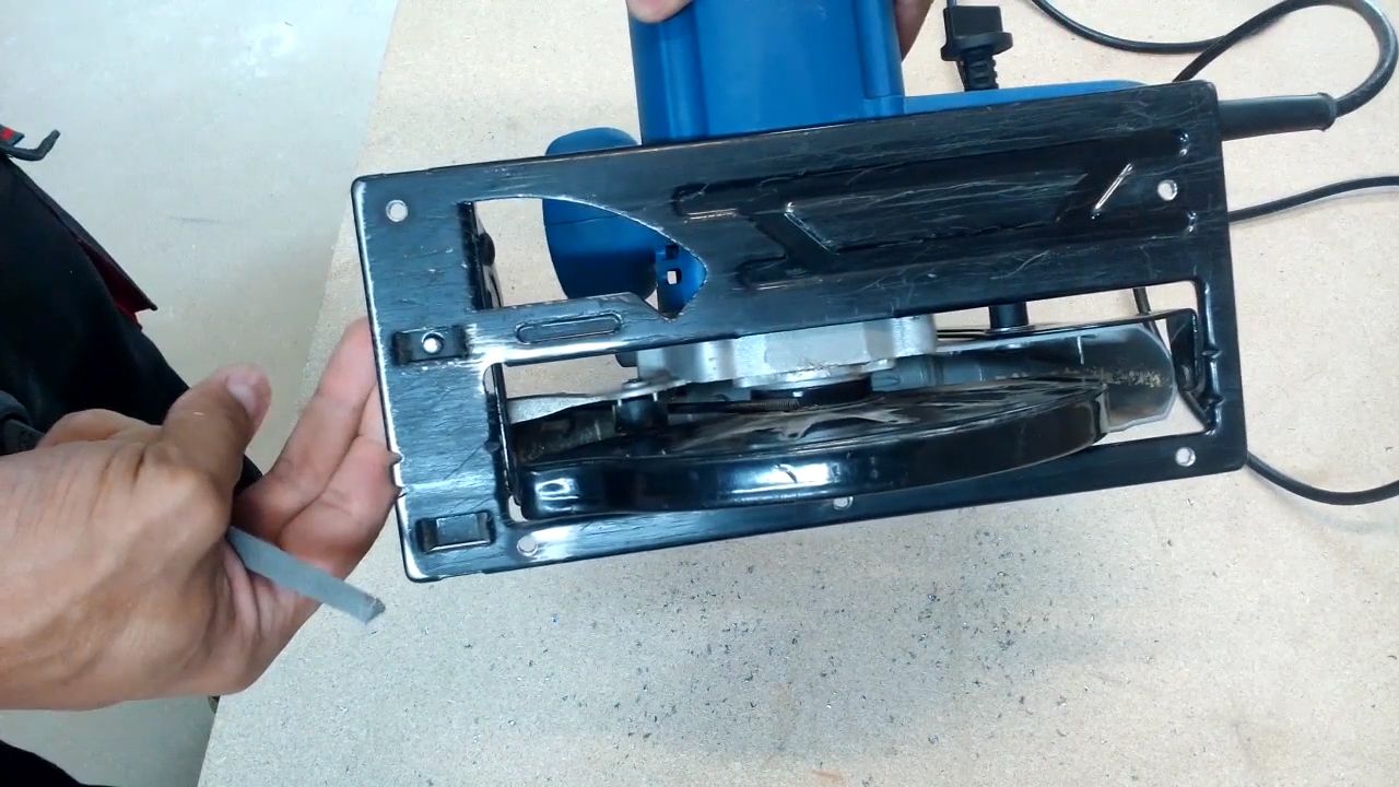 How to Make a Homemade Table Saw With Circular Saw : 6 Steps (with ...