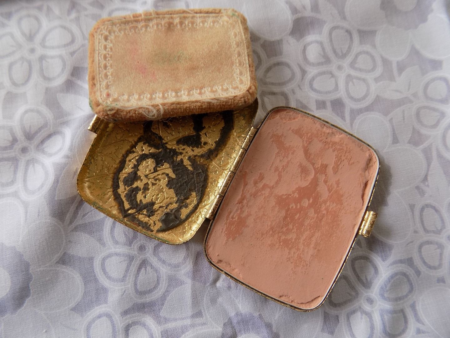 Vintage Compact Restoration : 11 Steps (with Pictures) - Instructables