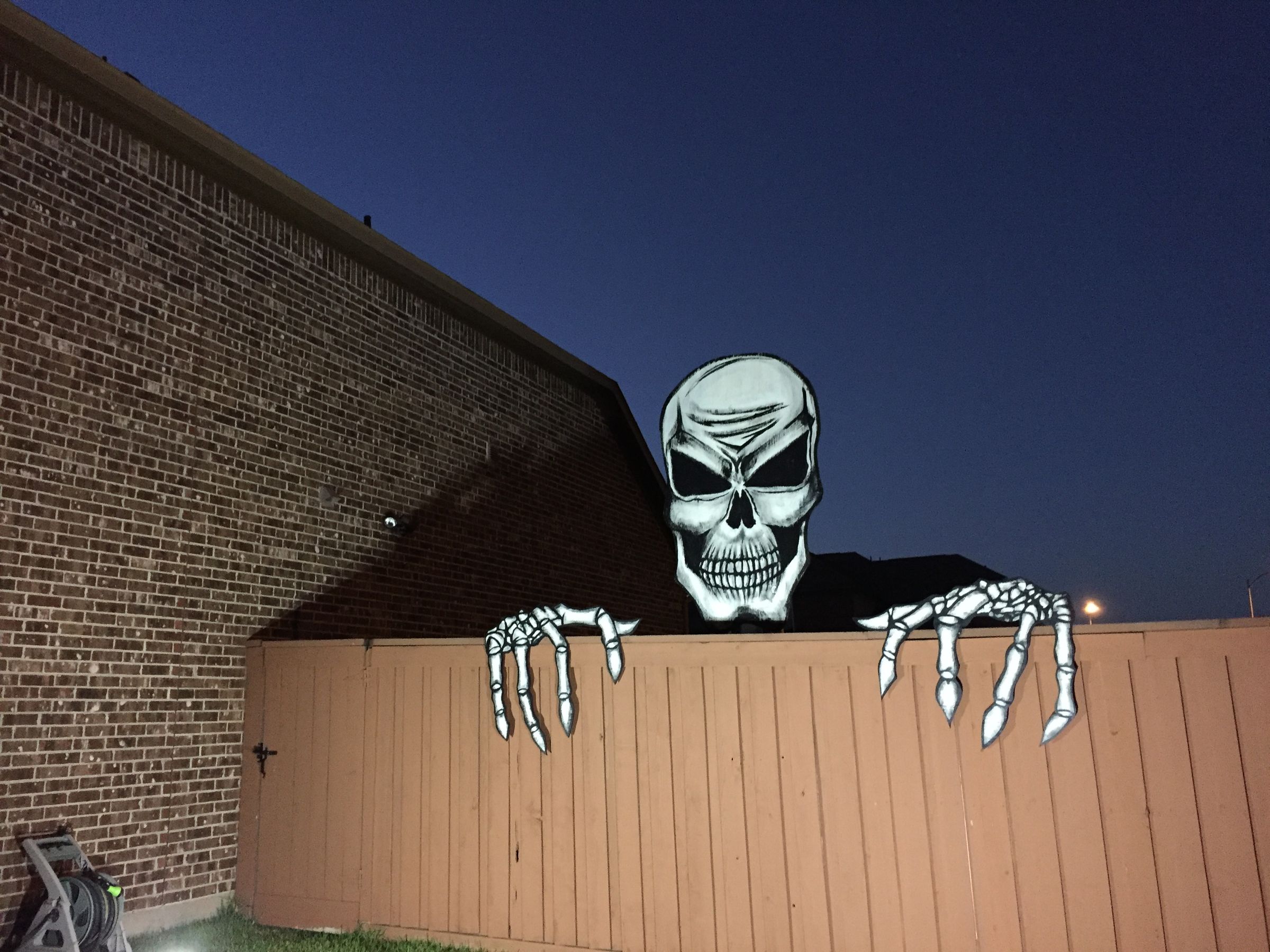 Giant 6 Foot Skull and Skeleton Hands : 19 Steps (with Pictures ...