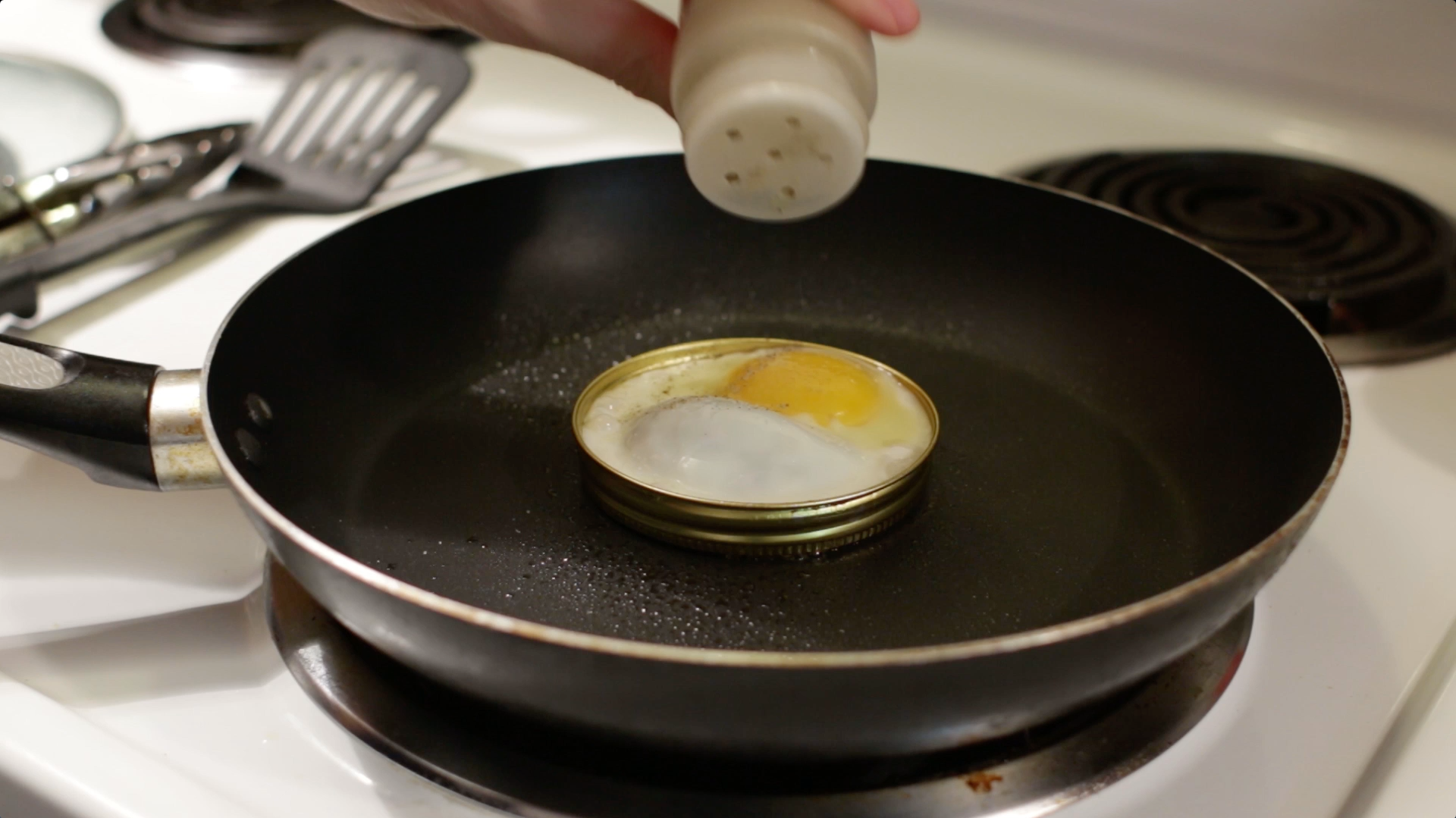 Cooking Eggs With Mason Jar Lid Rings - Kitchen Hack : 6 Steps (with ...