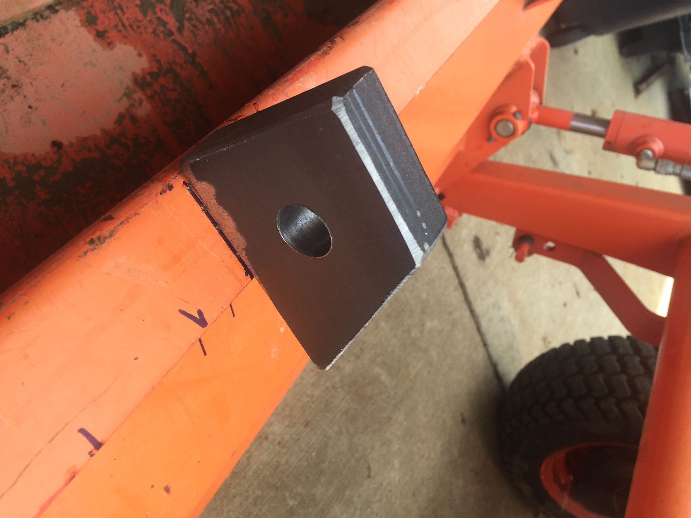 Tractor Bucket Attachment Point (Let's Lift Heavy Stuff!) : 8 Steps ...