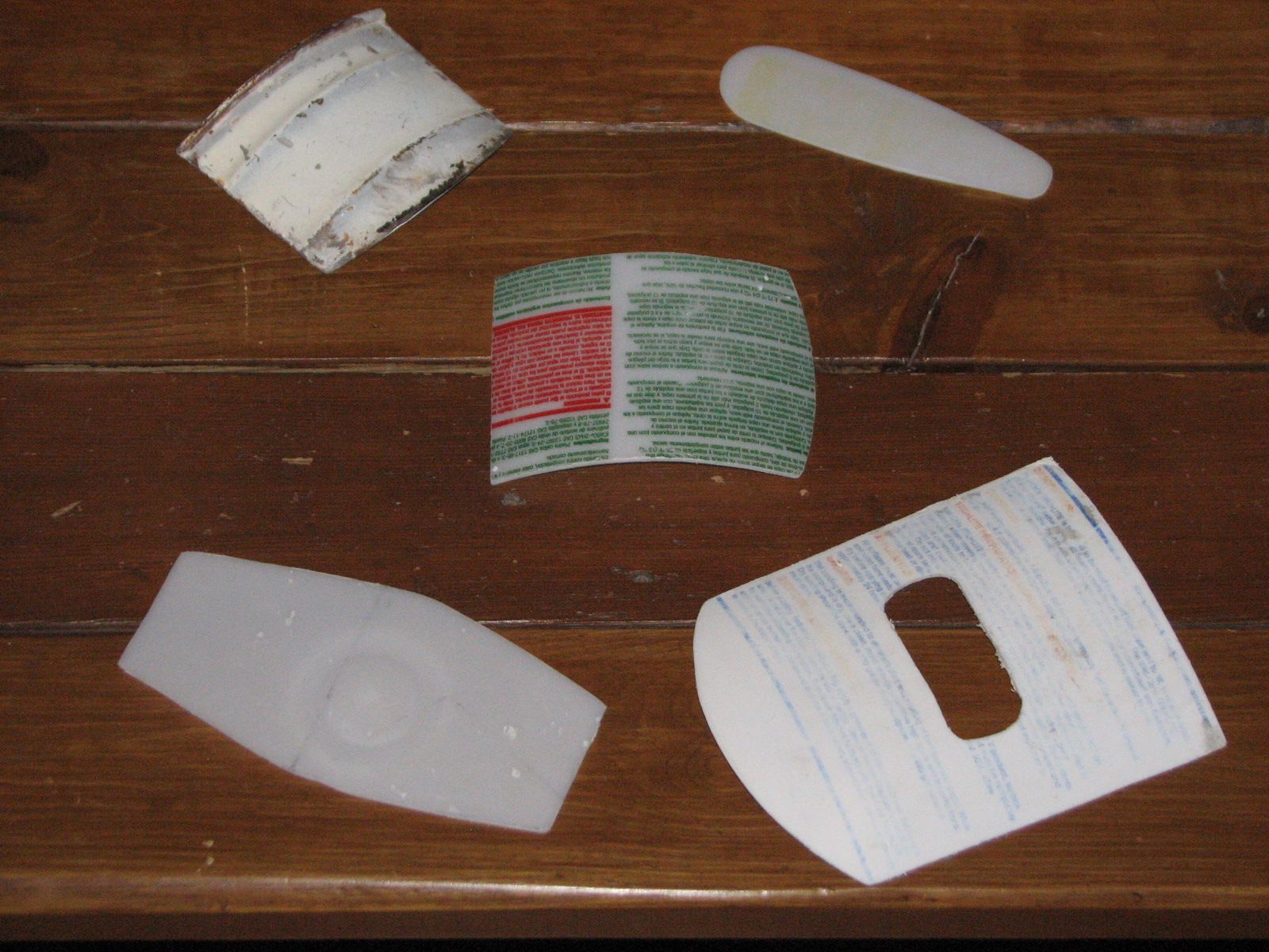 Bucket Scraper and Scoop, Made From 5 Gallon Bucket : 8 Steps ...