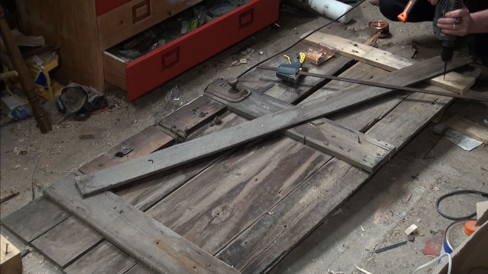 Reclaimed Garage Door Bench Table : 8 Steps (with Pictures) - Instructables