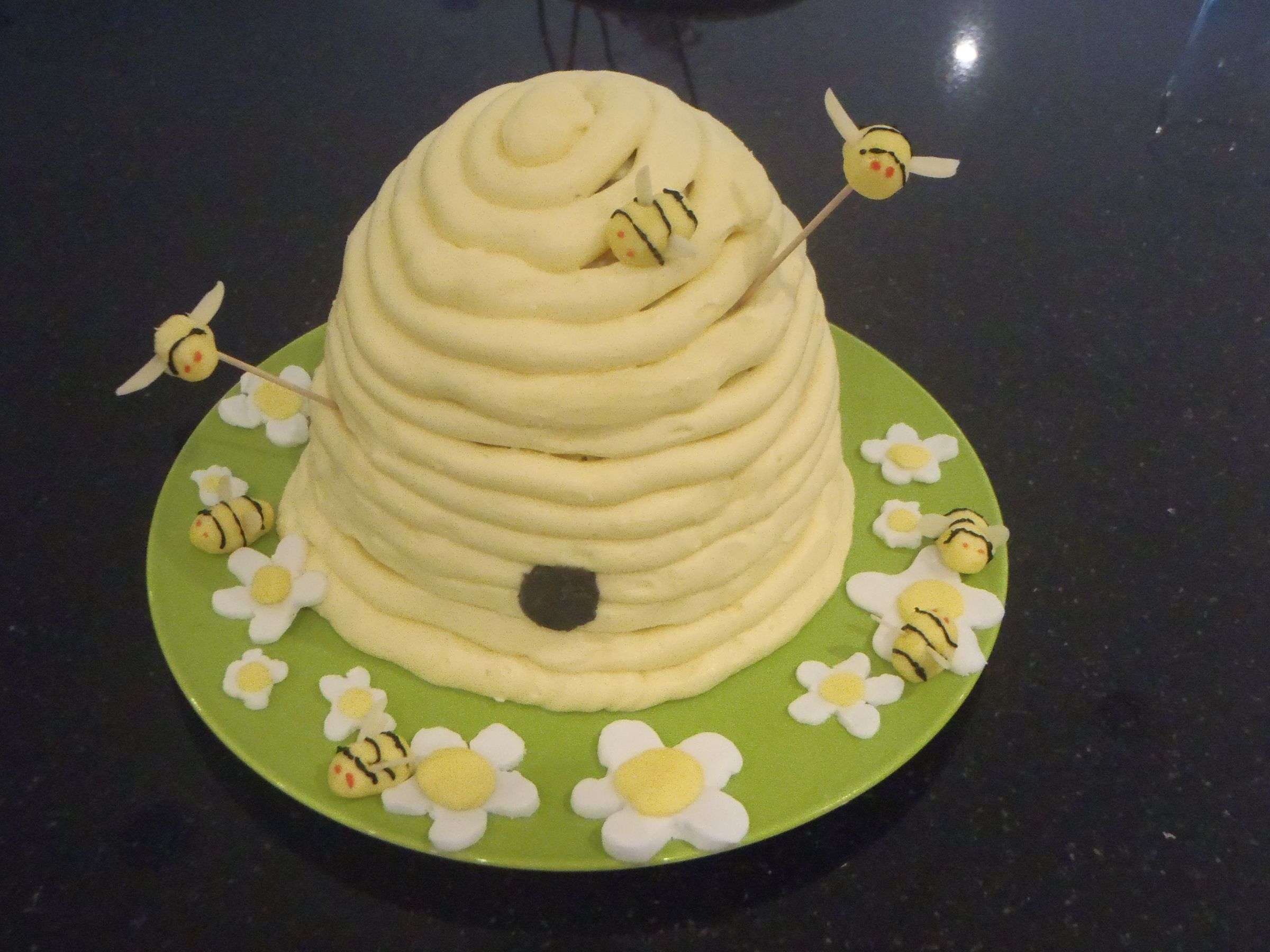 Beehive Cake : 13 Steps (with Pictures) - Instructables