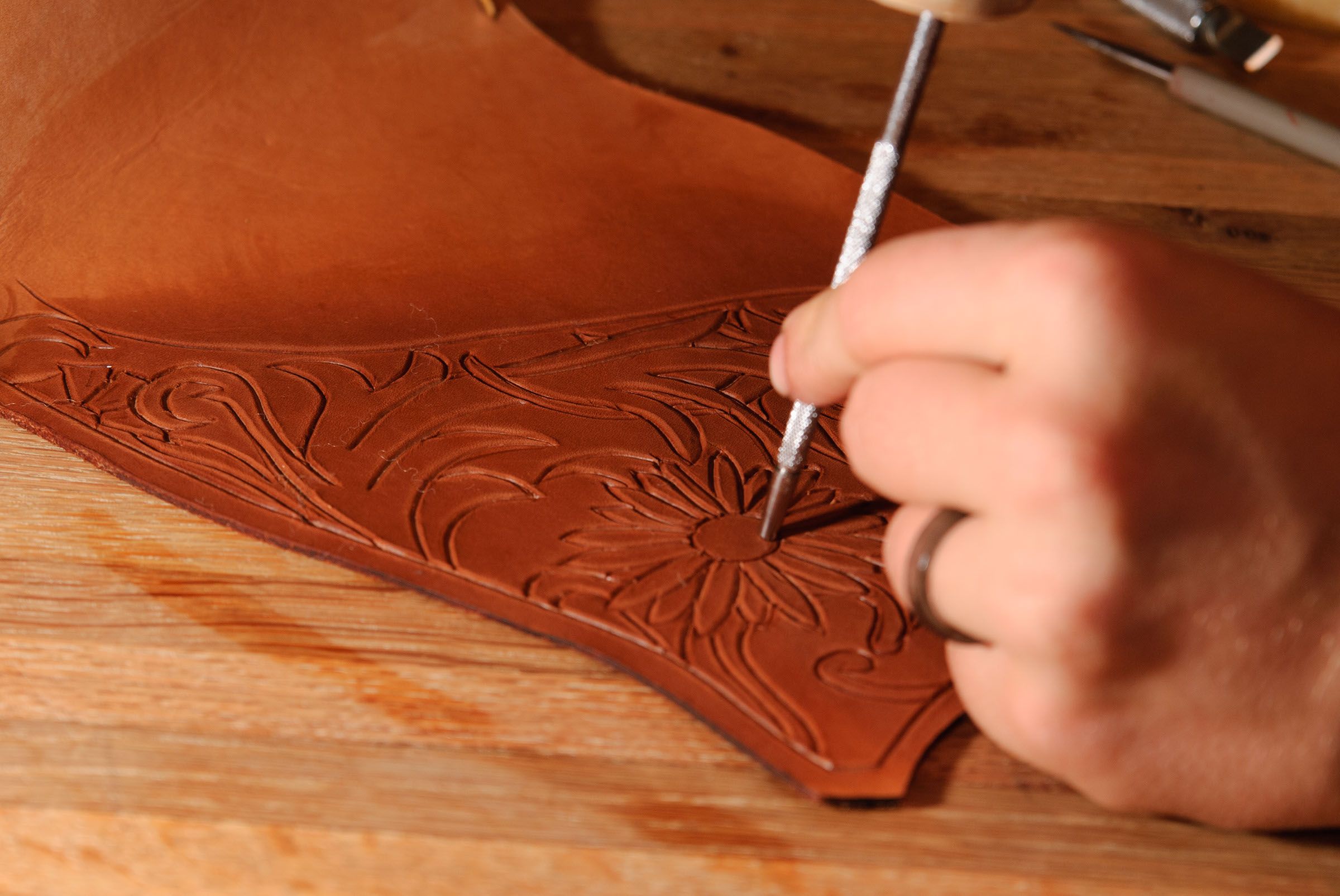 Tooling a Simple Leather Purse : 8 Steps (with Pictures) - Instructables