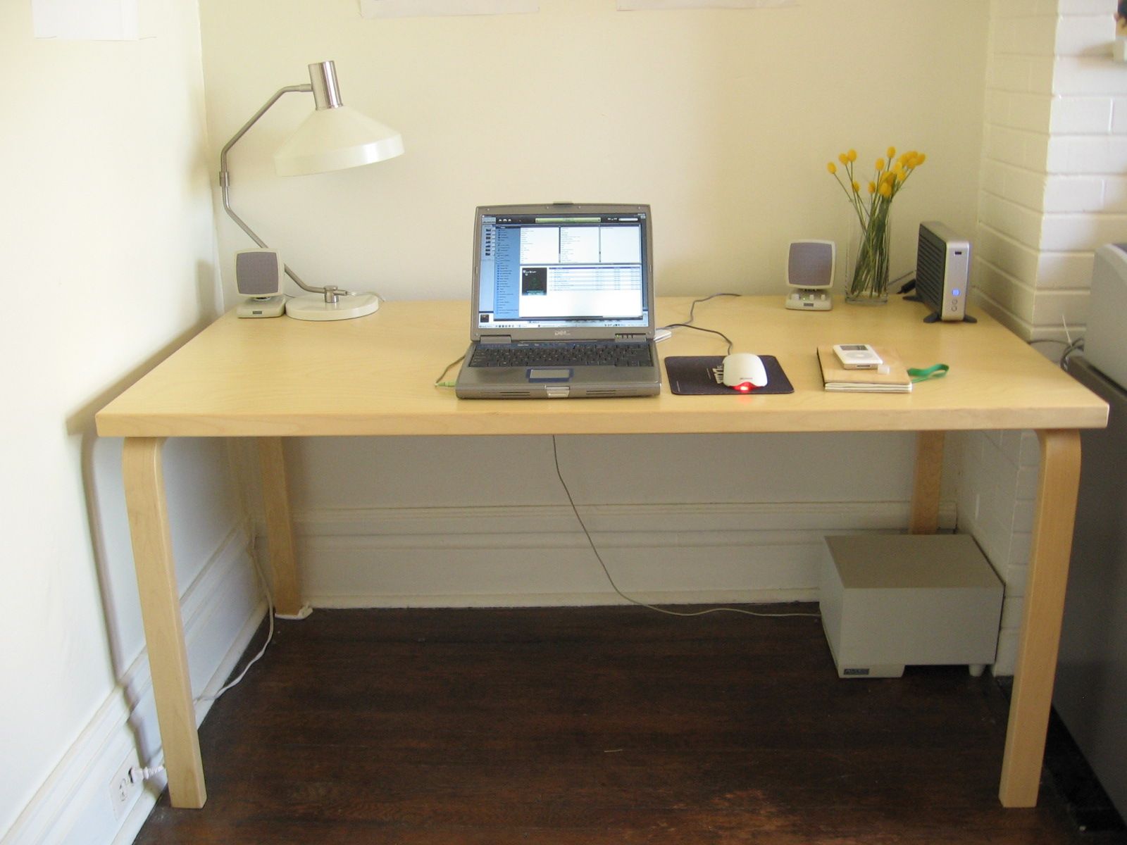 How to Mount a Power Strip (and Power Bricks) Under Your Desk : 5 Steps ...