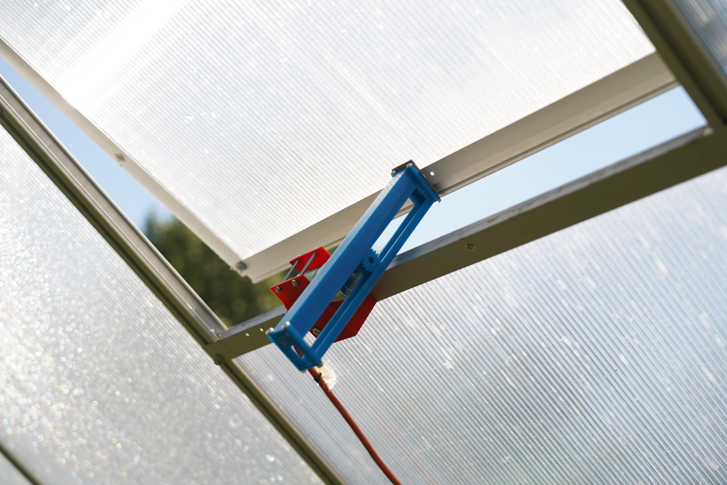 Automating a Greenhouse With LoRa! (Part 2) || Motorized Window Opener ...