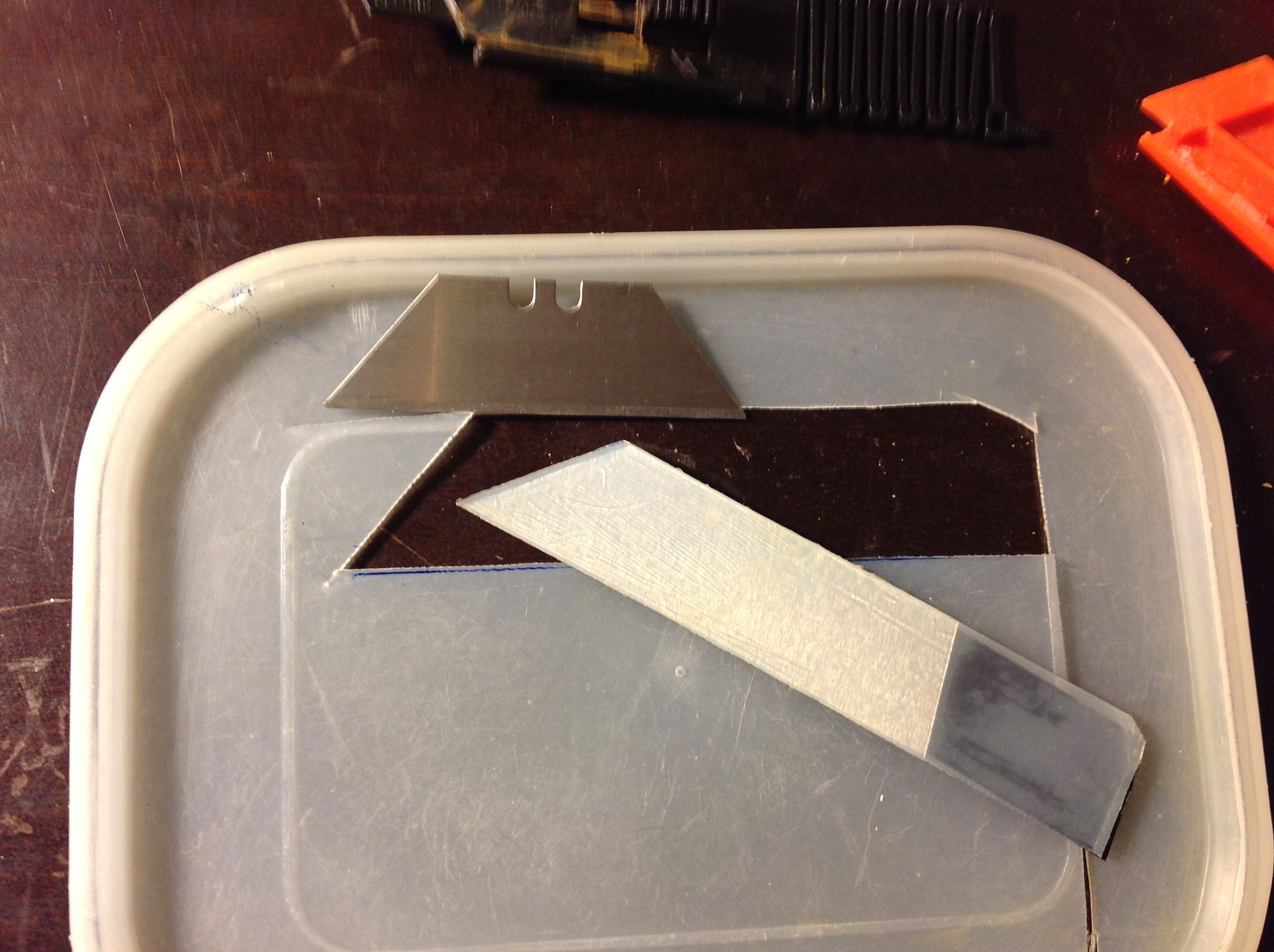 Blood Squirting Box Cutter Prop : 11 Steps (with Pictures) - Instructables