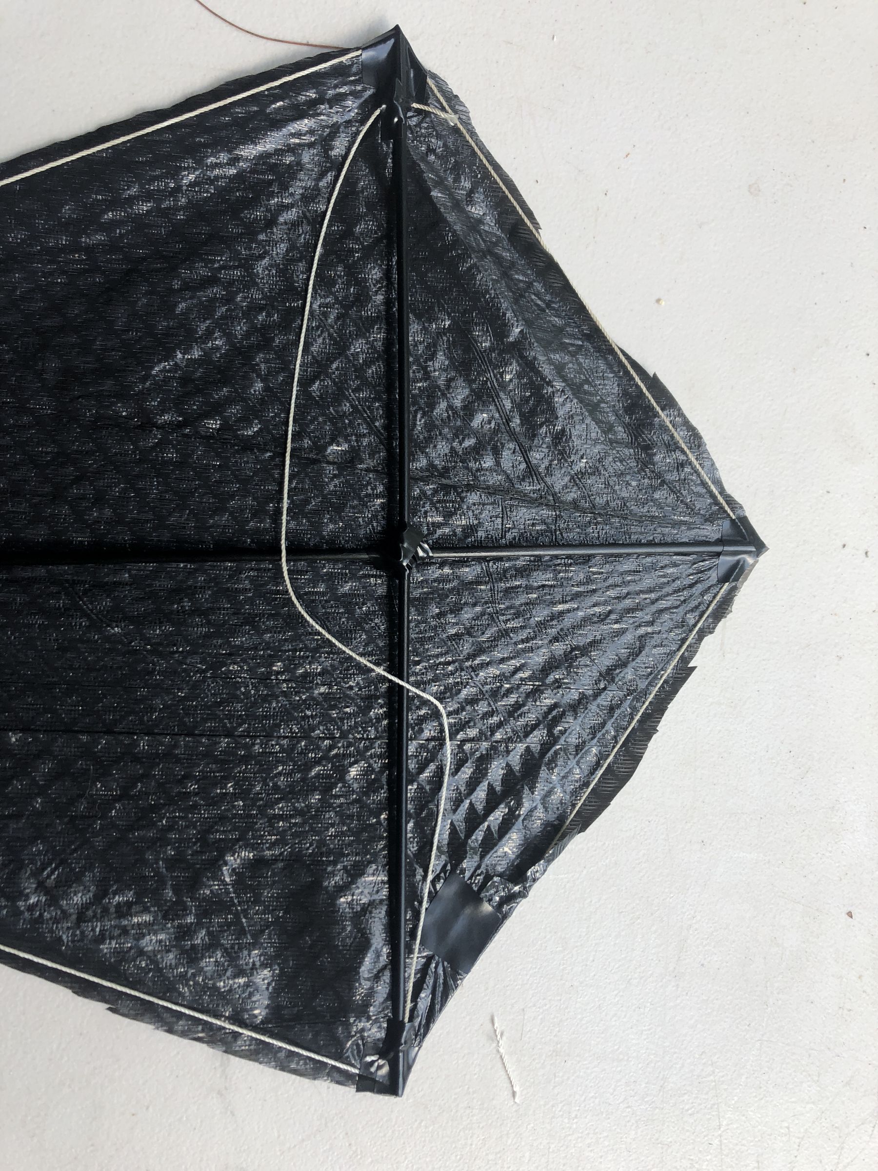 How to Make a Basic Kite : 7 Steps (with Pictures) - Instructables