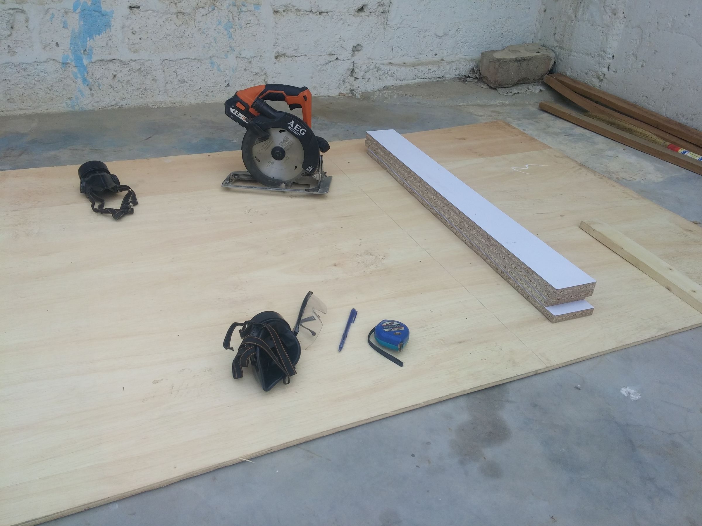 DIY PORTABLE WORK STATION : 13 Steps (with Pictures) - Instructables