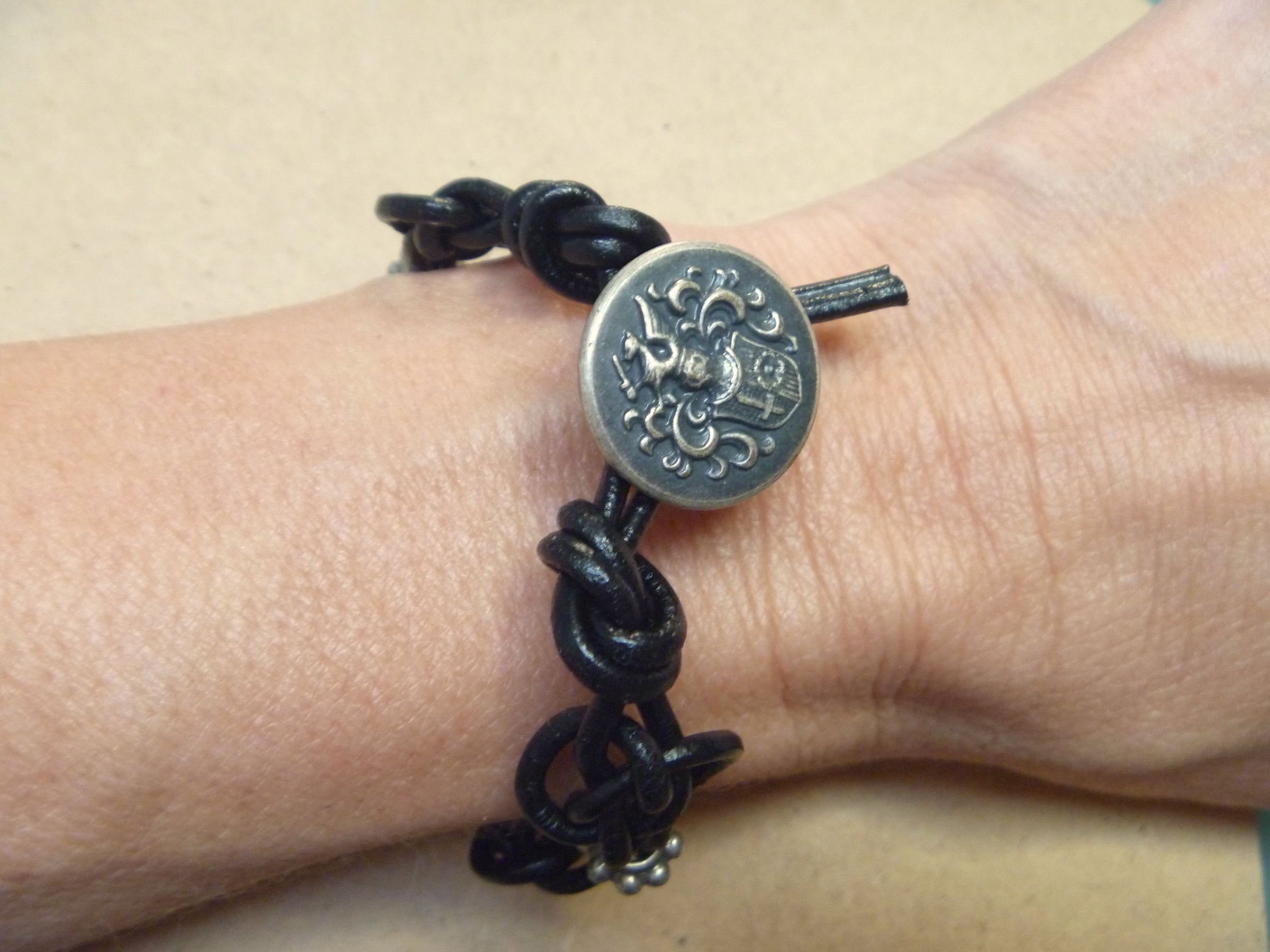 Celtic Knot Macrame Bracelet : 9 Steps (with Pictures) - Instructables