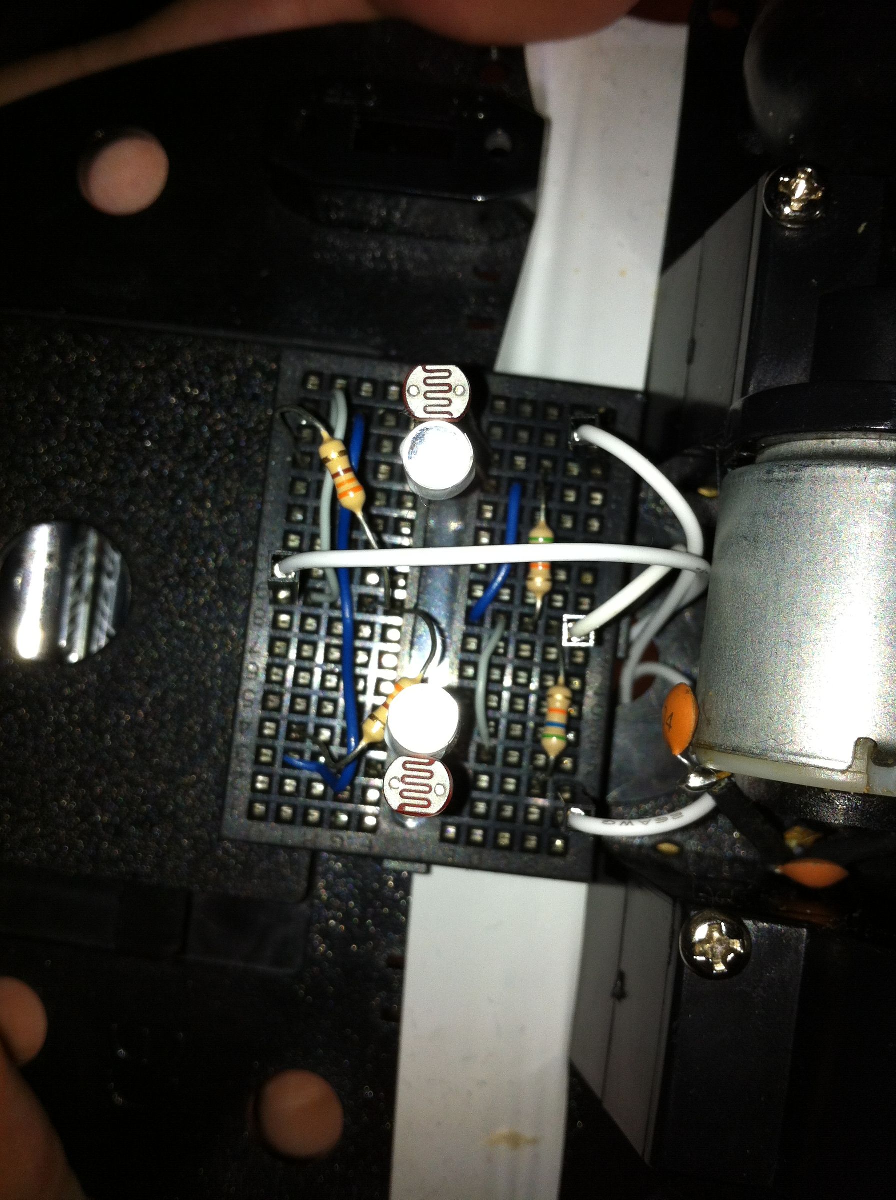 [Arduino] Linefollower With Photoresistors : 5 Steps - Instructables