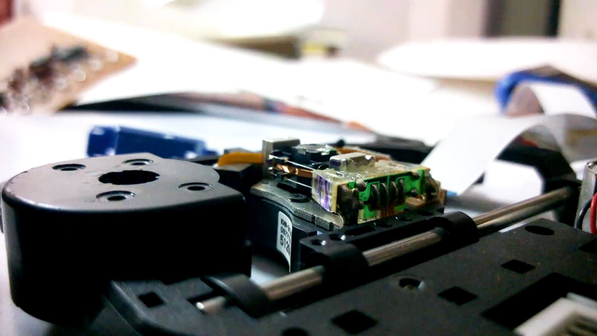 Parts to Salvage From a DVD/CD Player : 10 Steps - Instructables