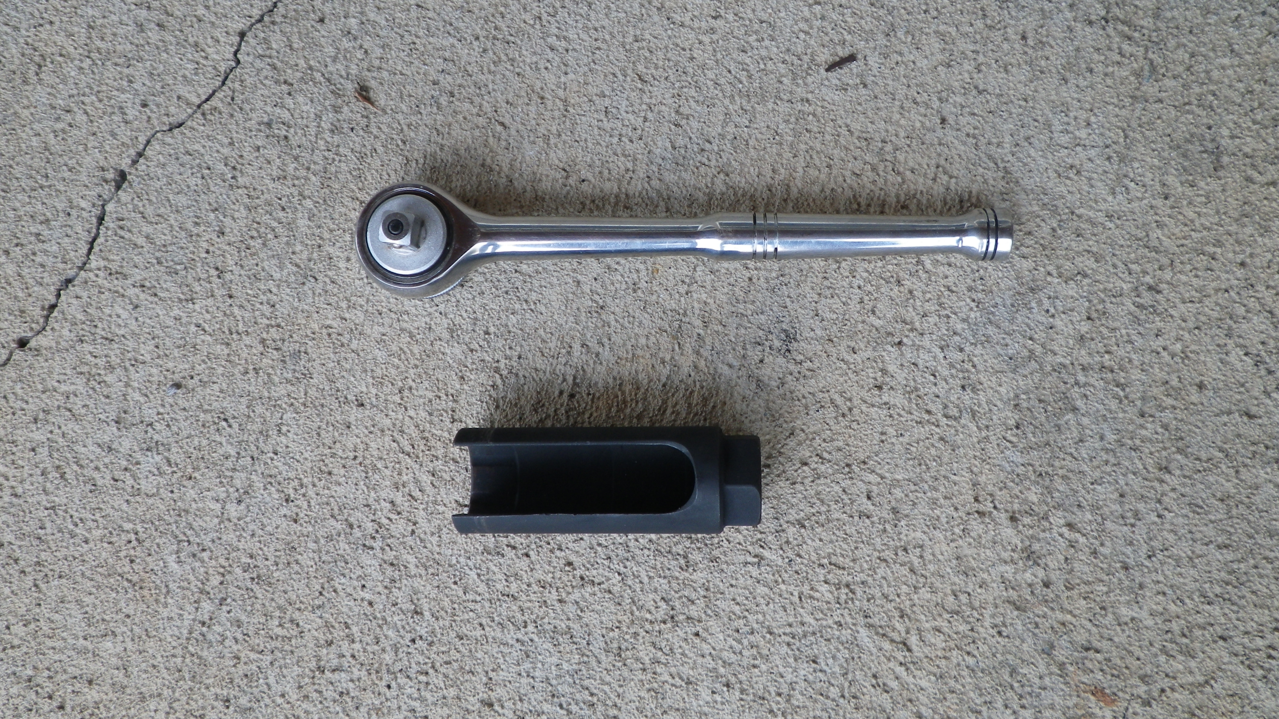 How to Replace the O2 Sensor on a 2005 Saturn VUE 2.2 L : 4 Steps ...