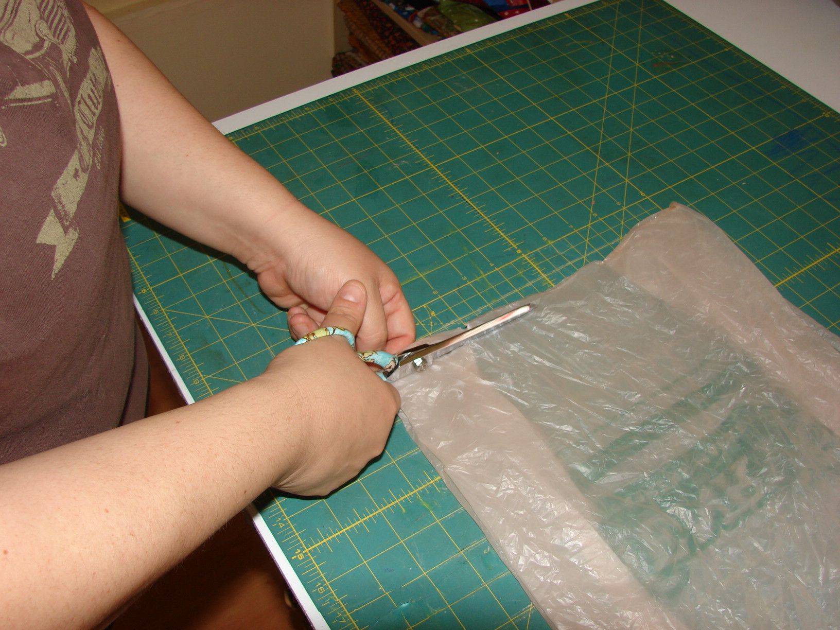 Recycled Plastic Bag Bib : 8 Steps - Instructables